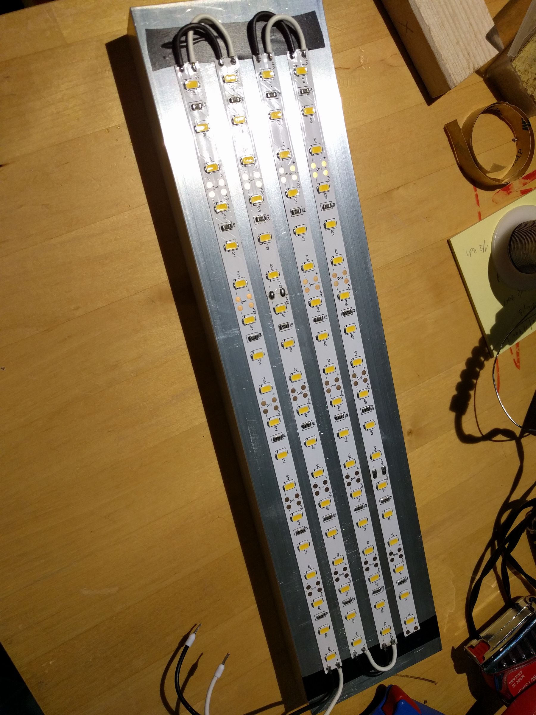 LED Workbench Lamp : 6 Steps - Instructables