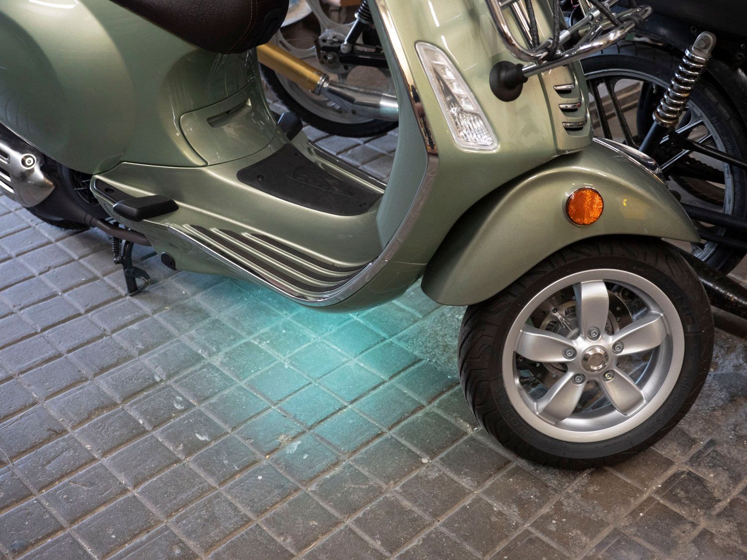 How to Install LEDs Under a Scooter (with Bluetooth) : 5 Steps (with ...