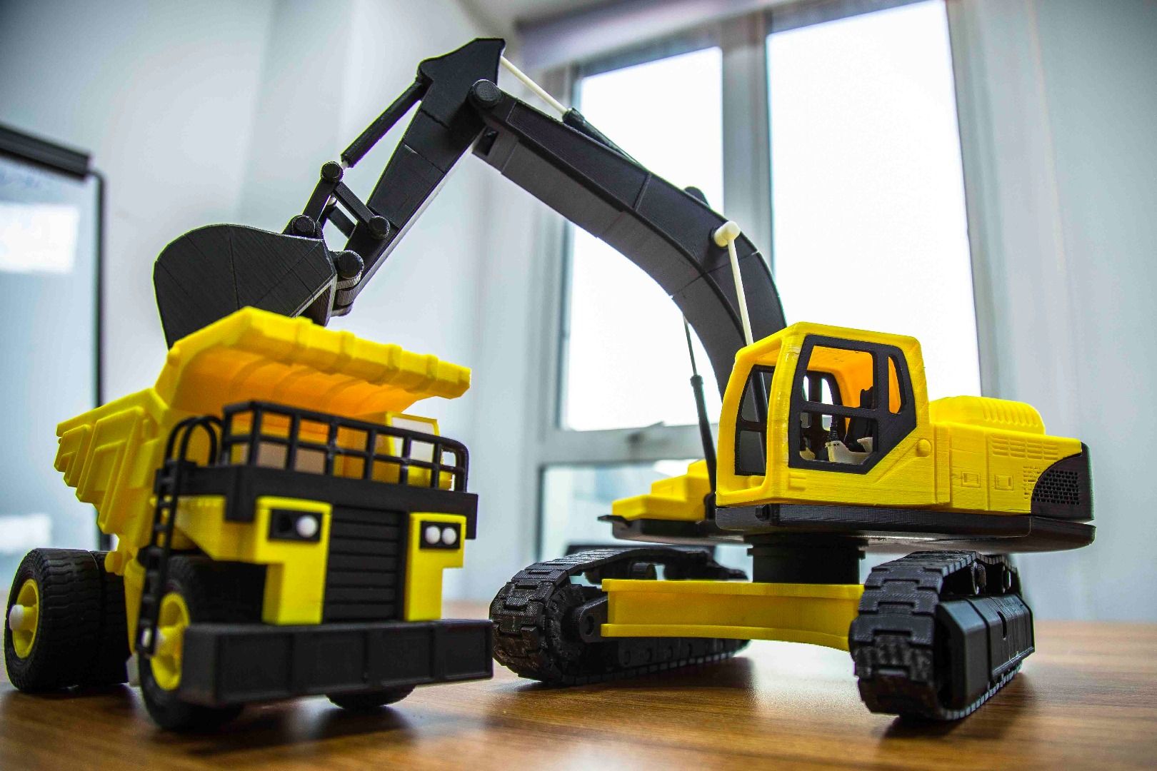 Toy Excavator : 13 Steps - Instructables