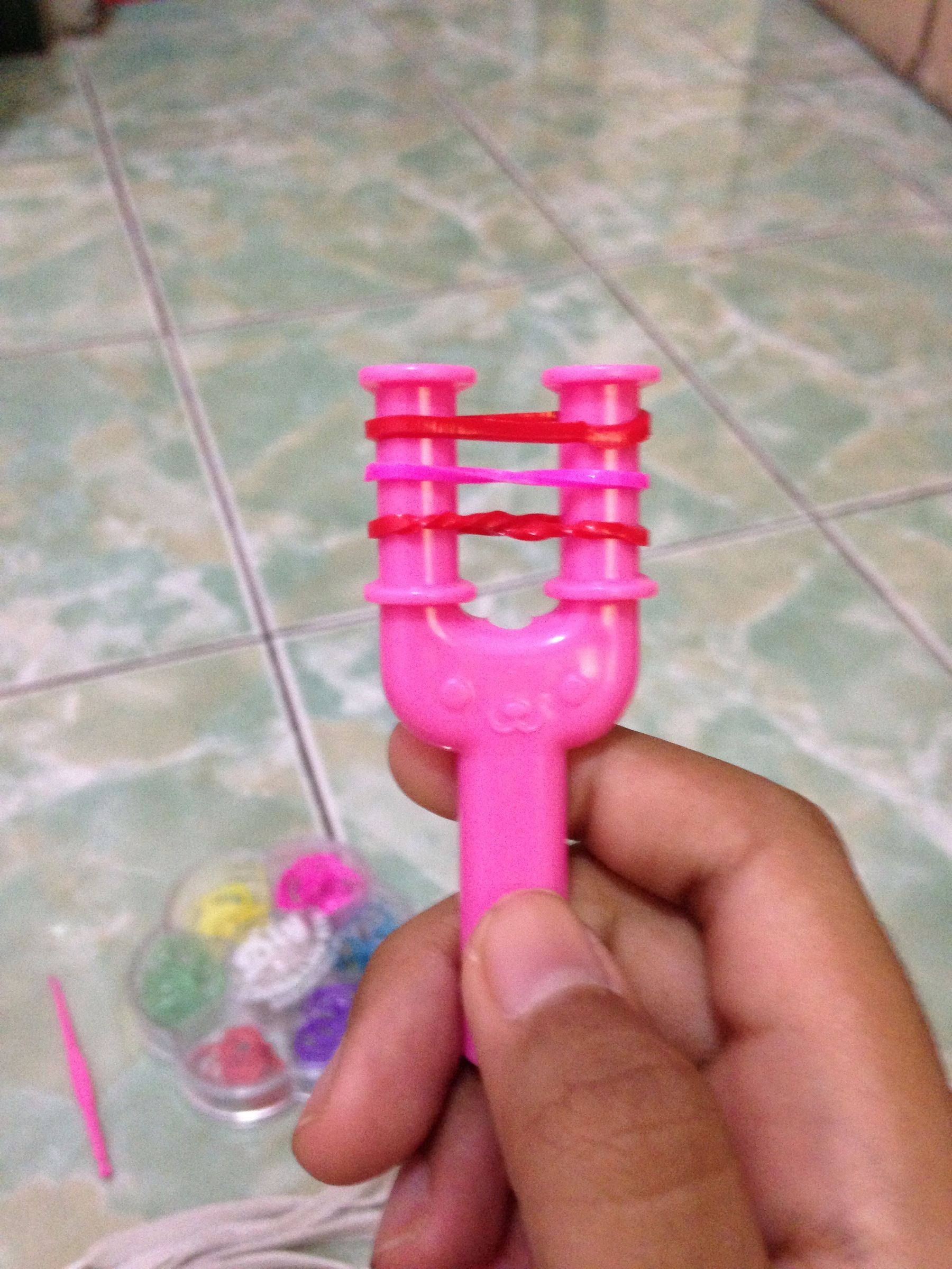 How to Loom for Beginners! : 4 Steps - Instructables