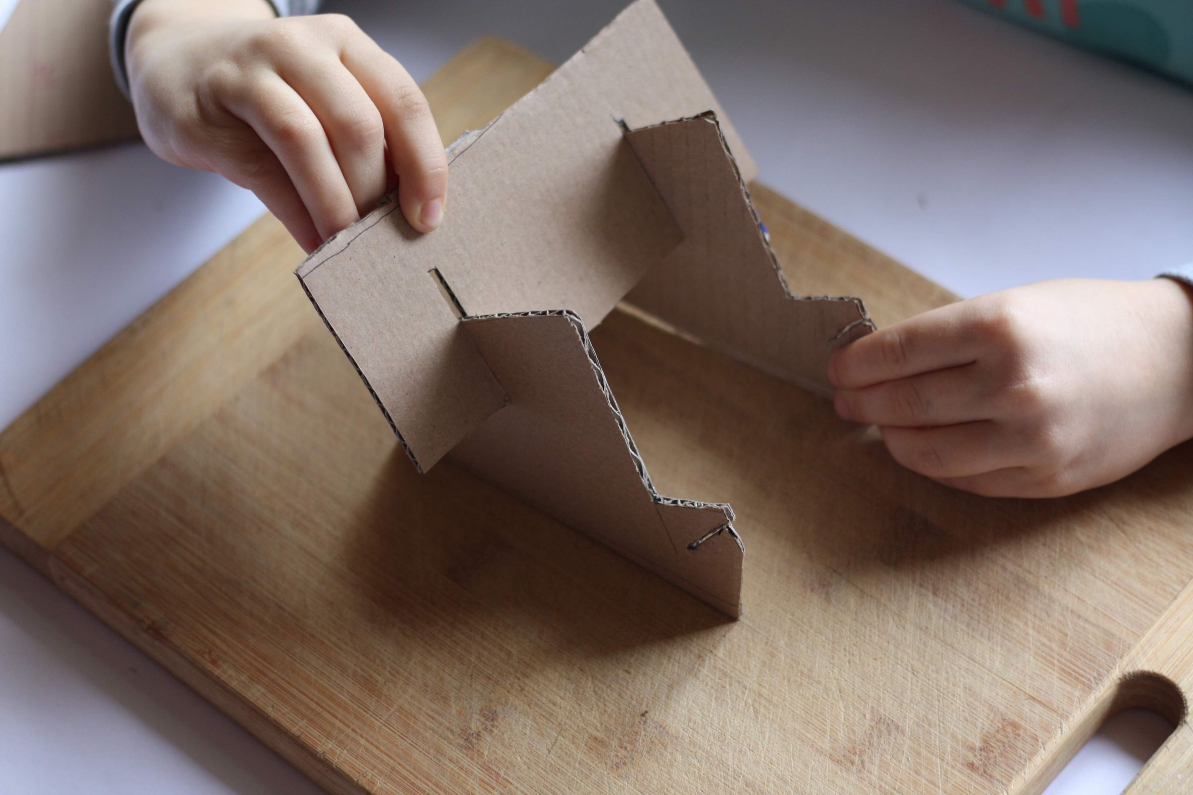 Cardboard Stand for Easy Drawing With Phone : 4 Steps (with Pictures ...
