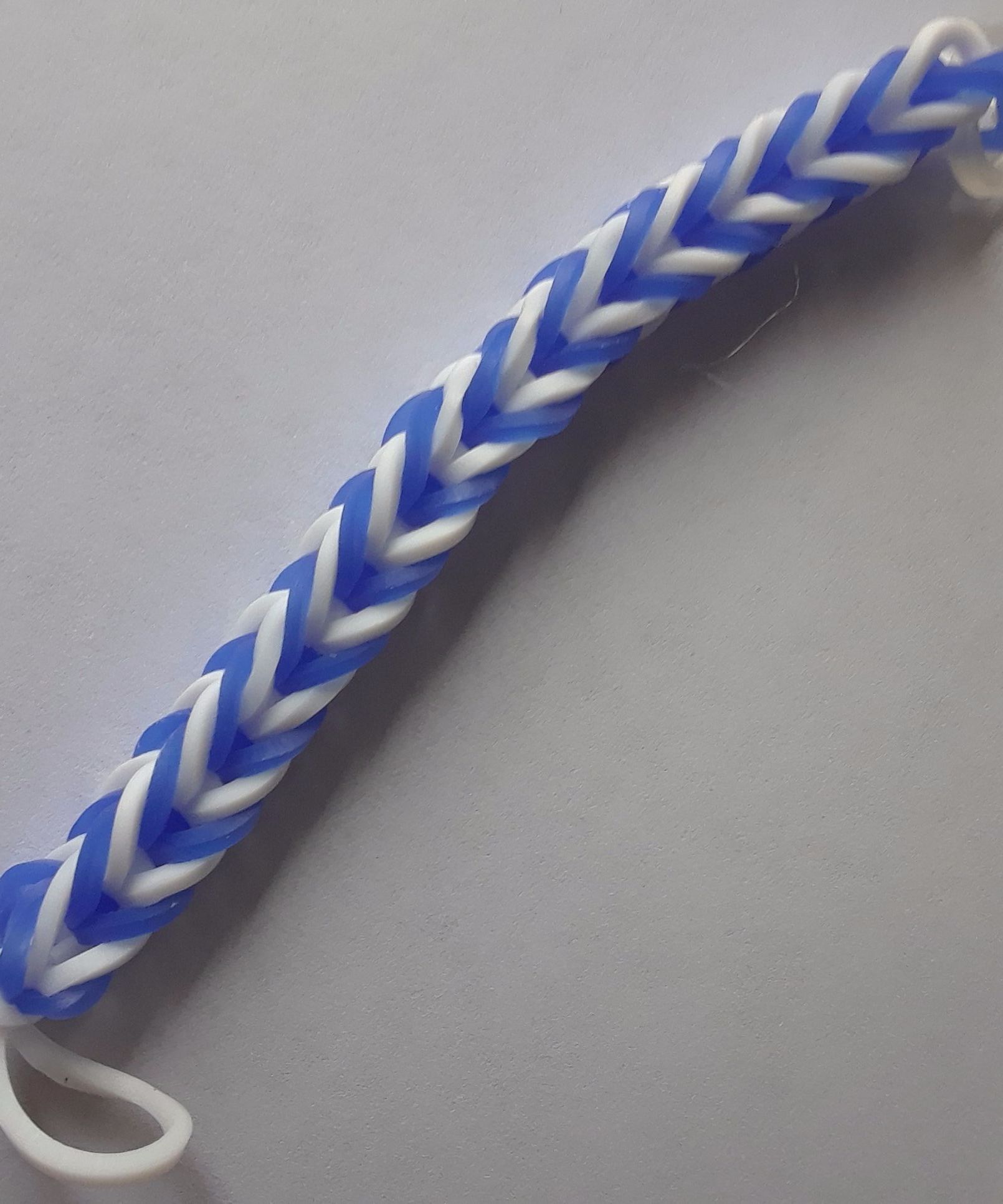 Rainbow Loom Fishtail : 15 Steps - Instructables
