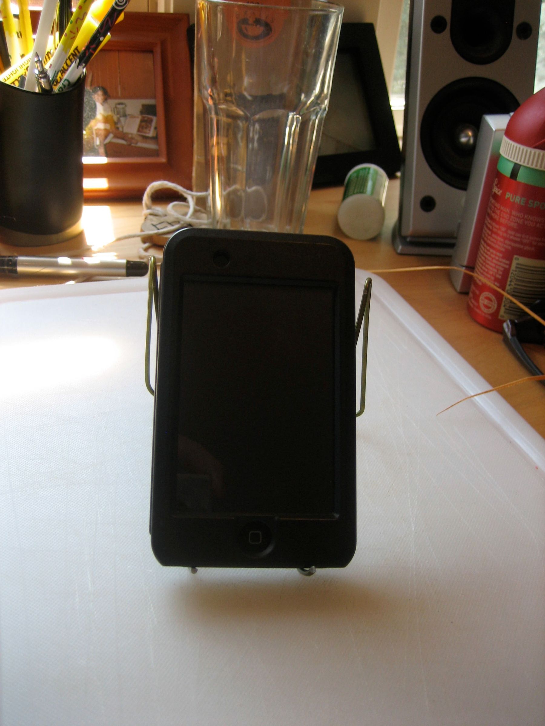 Ipod Dock From Metal Hanger : 5 Steps - Instructables