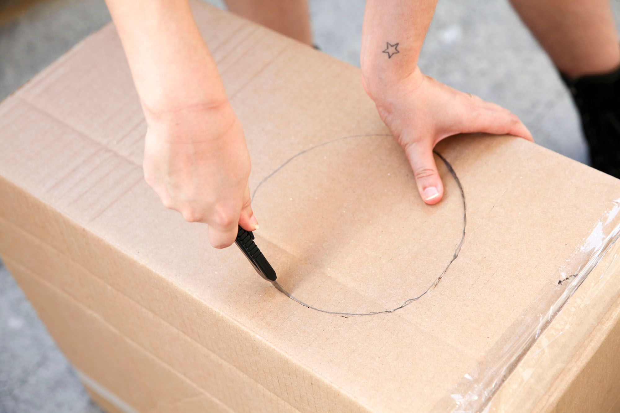 Cardboard Box Eclipse Viewer : 6 Steps (with Pictures) - Instructables