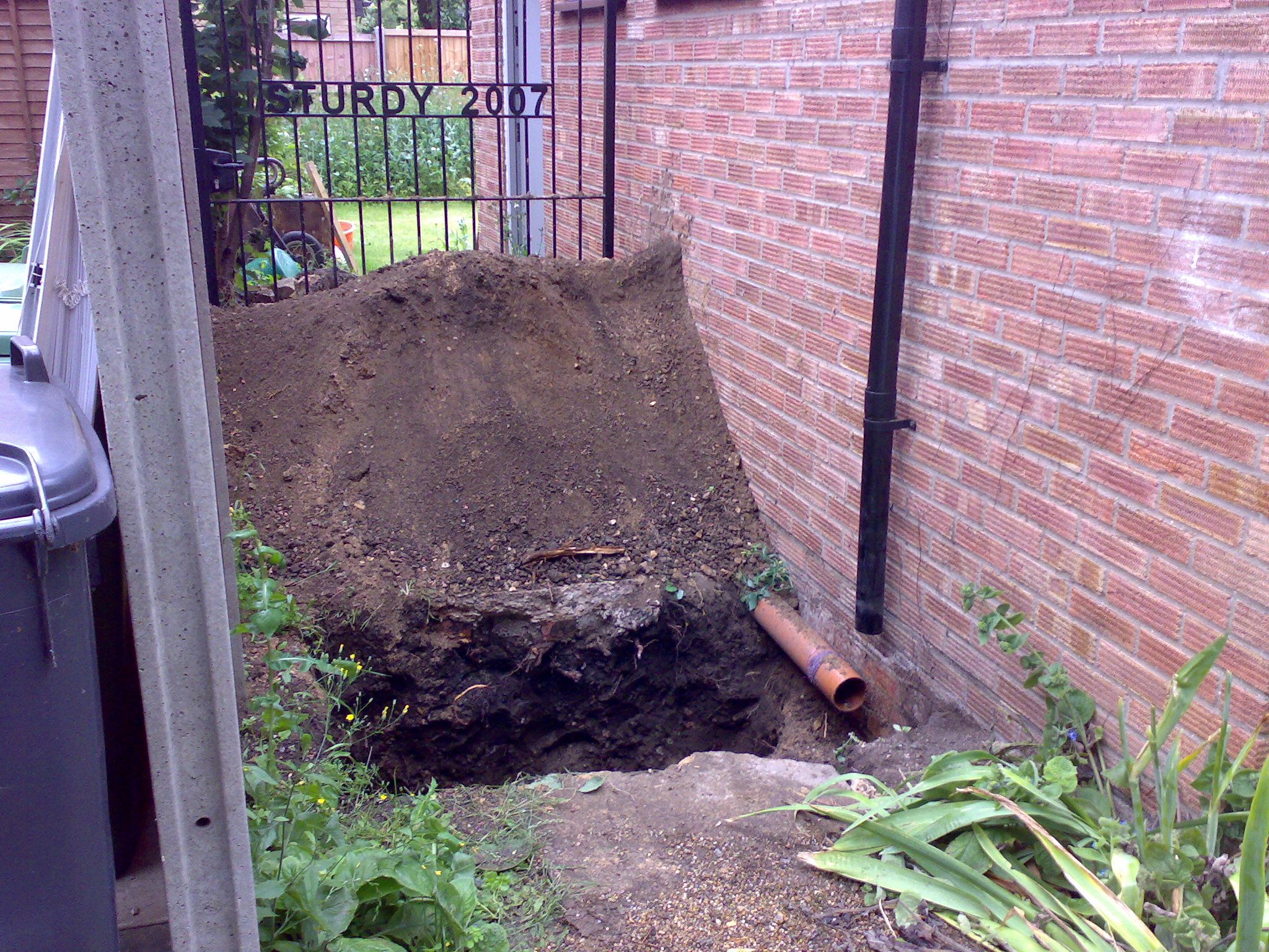 Underground Rainwater Storage in an IBC With Pumped Supply : 4 Steps ...