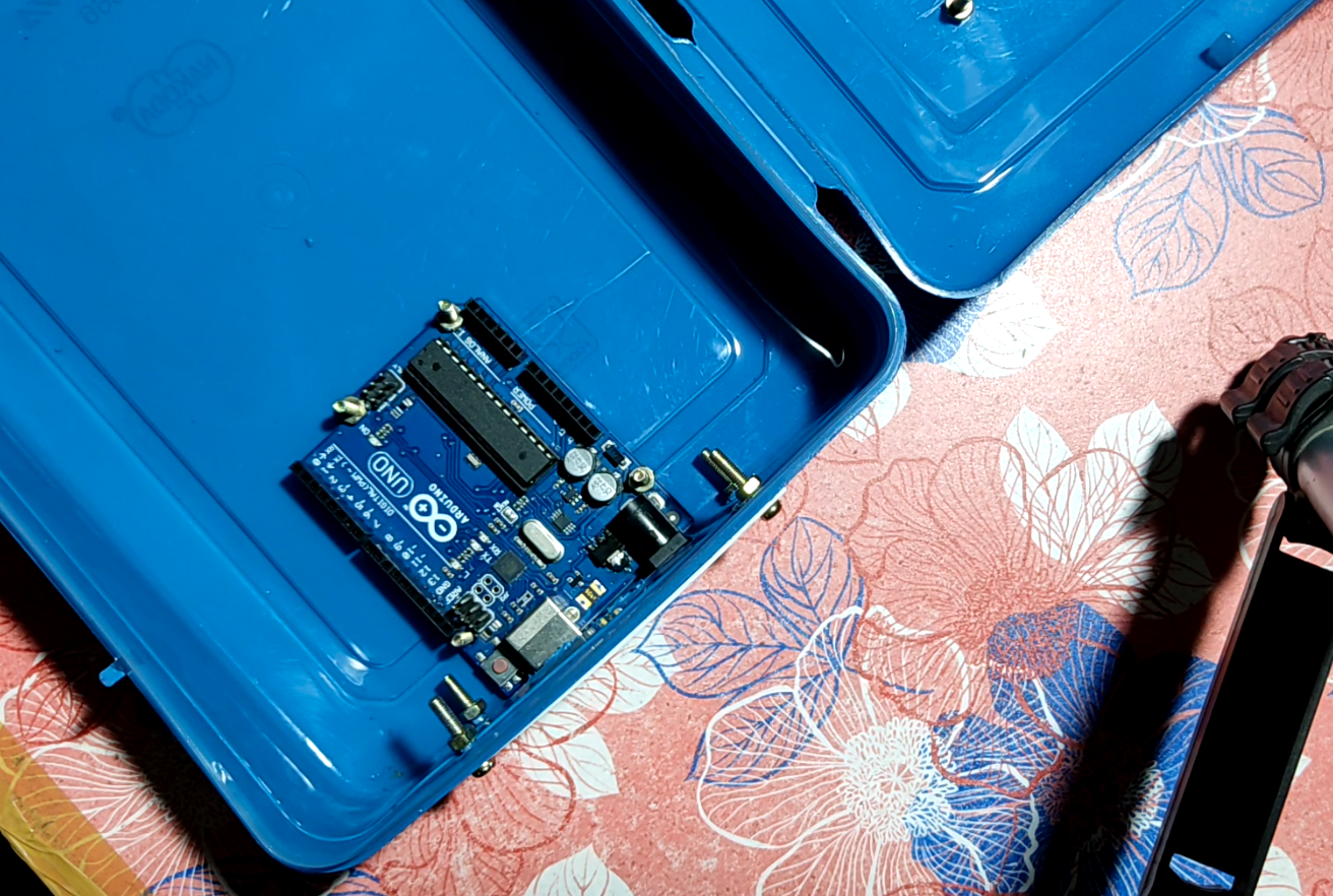 Upcycle an Old Plastic Box Into a Circuit Enclosure : 6 Steps (with ...