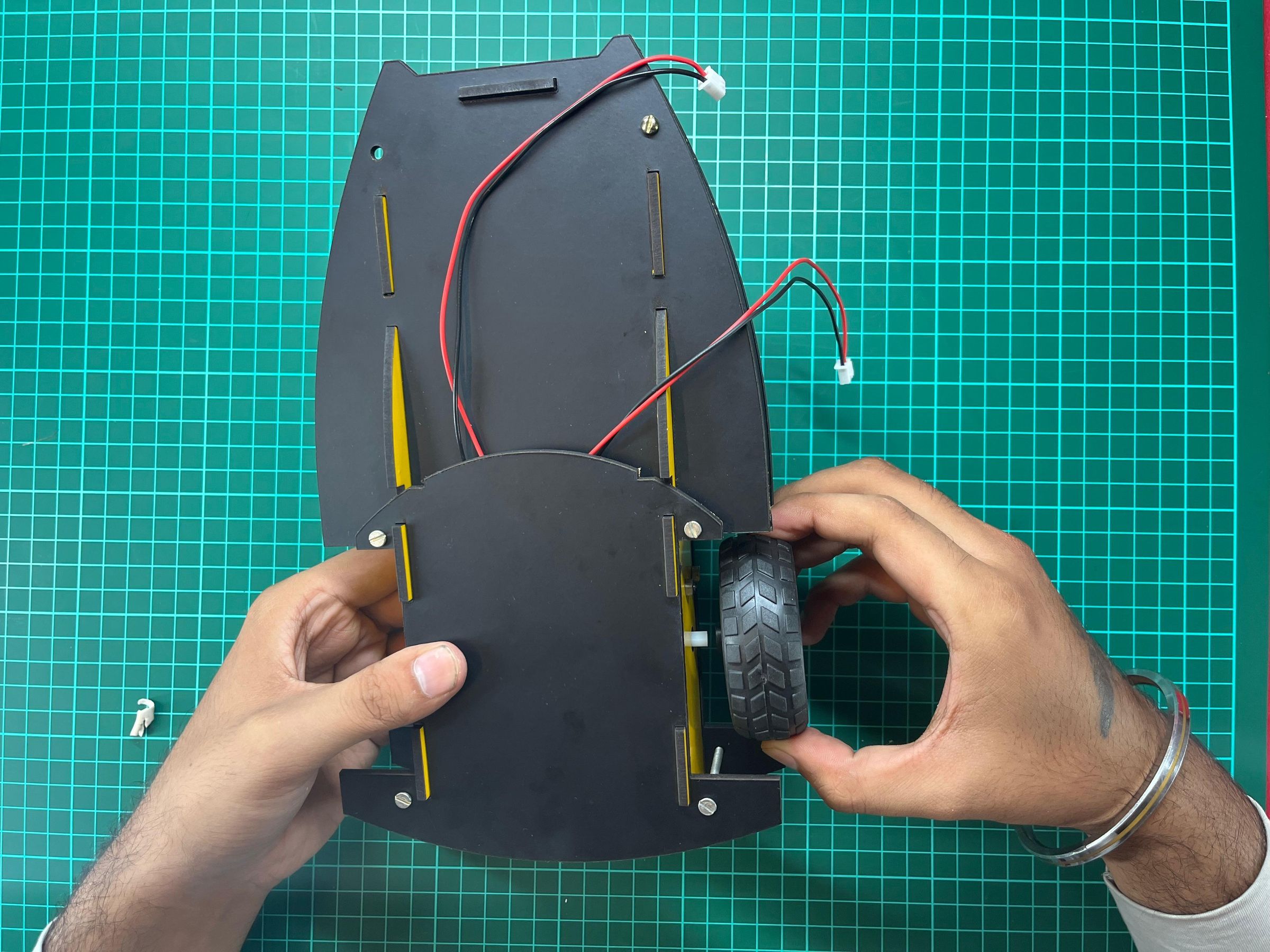 Obstacle Avoiding Robot Car Using Arduino : 12 Steps - Instructables