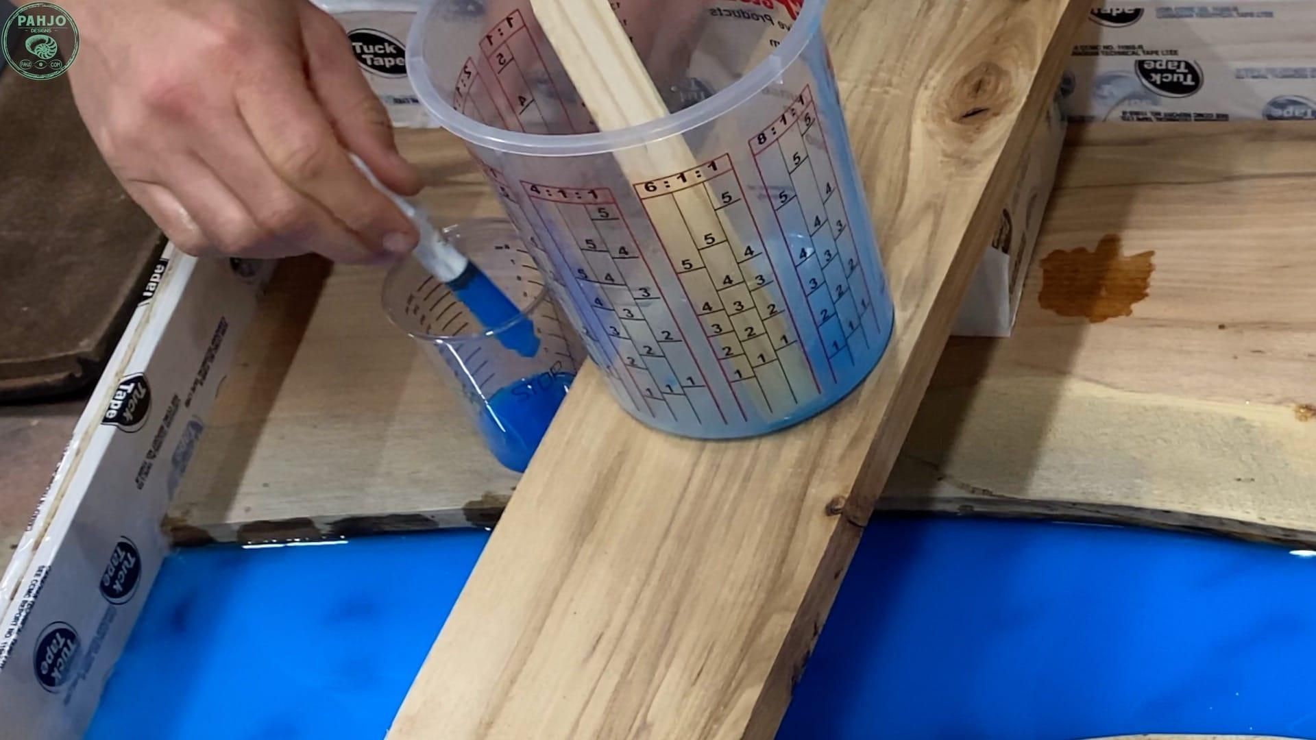 How to Build a Glowing Epoxy River Coffee Table : 13 Steps (with ...