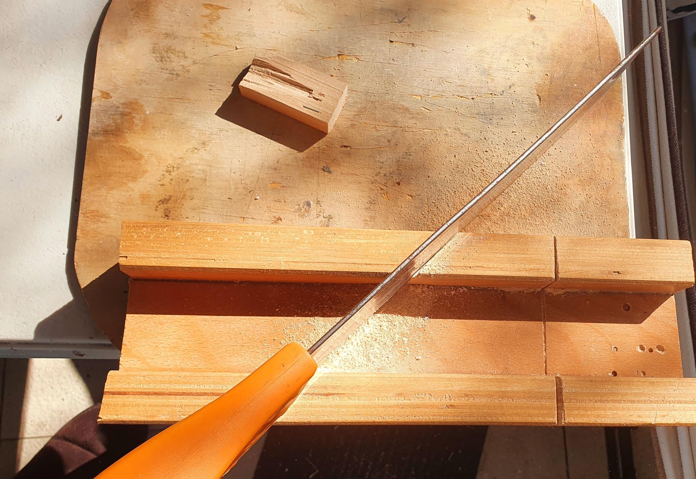 Wobbly Table Leveler : 4 Steps - Instructables