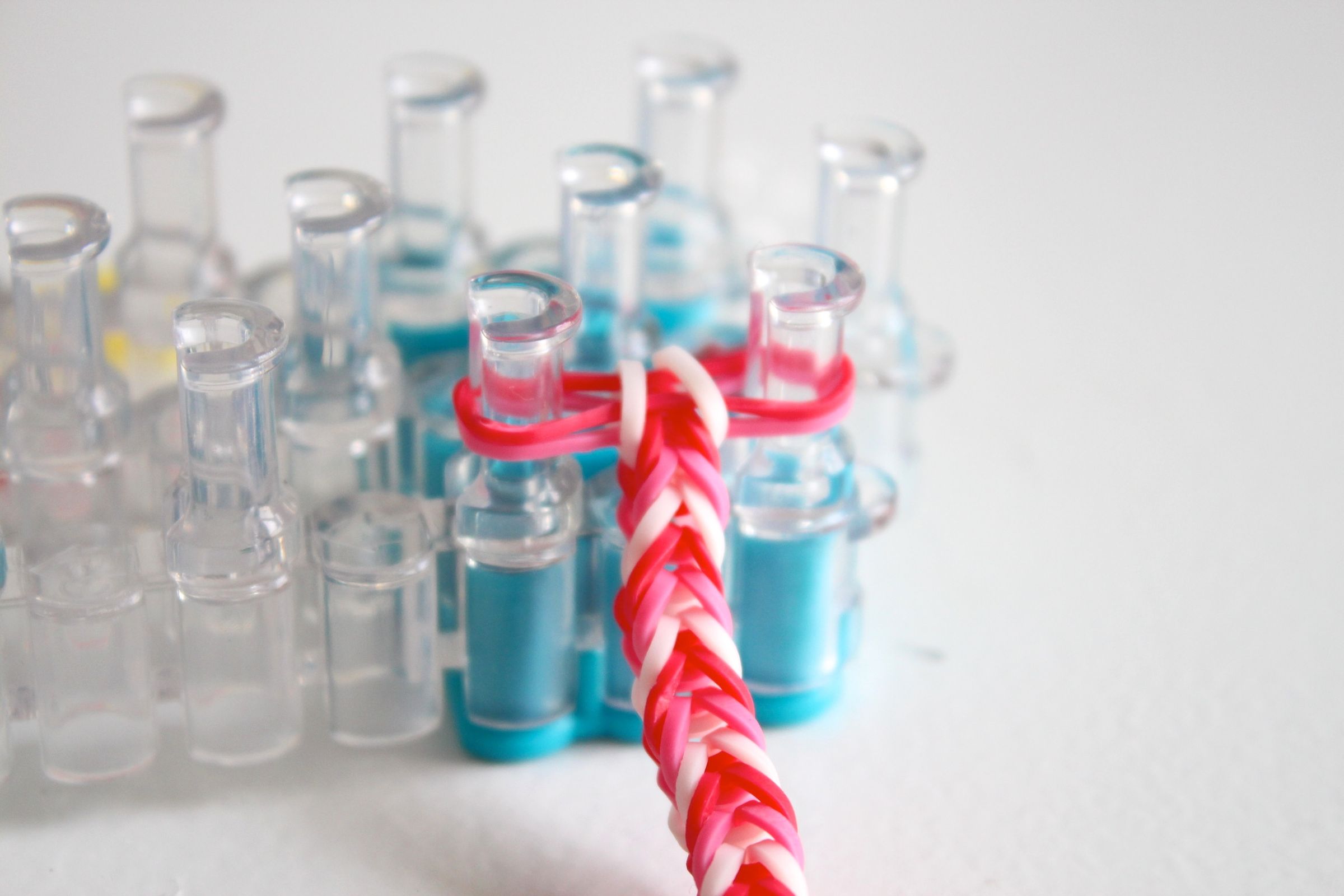 Rainbow Loom Fishtail : 6 Steps (with Pictures) - Instructables