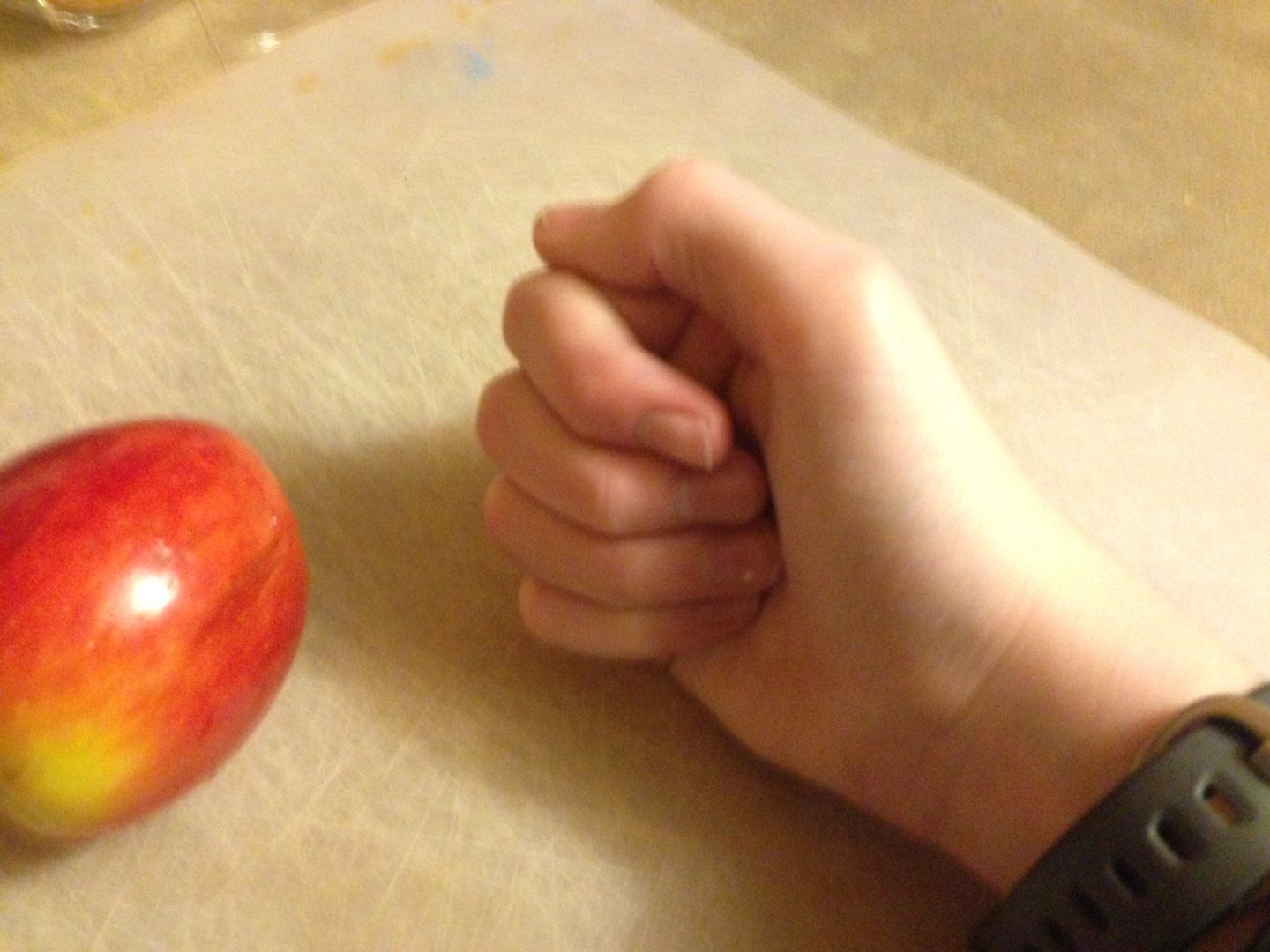 Split an Apple With One Finger! : 3 Steps - Instructables