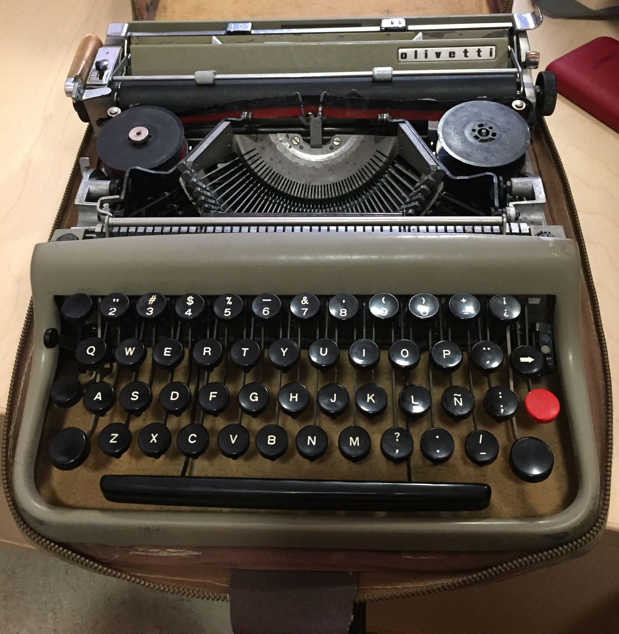Restoring an Olivetti Typewriter : 6 Steps - Instructables
