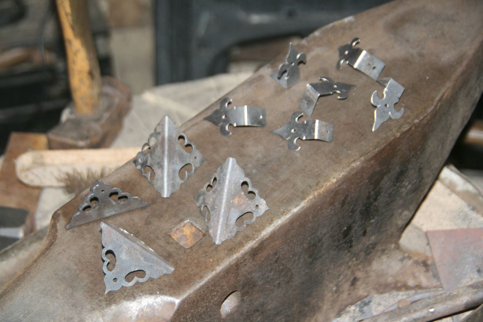 Medieval / Renaissance Box : 10 Steps (with Pictures) - Instructables