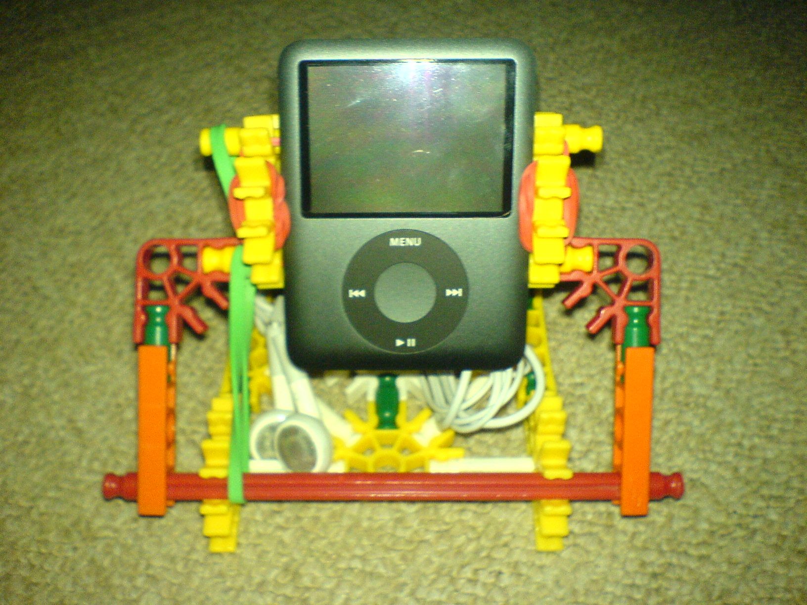 3rd and 2nd Generation Knex Ipod Nano Stand : 5 Steps - Instructables