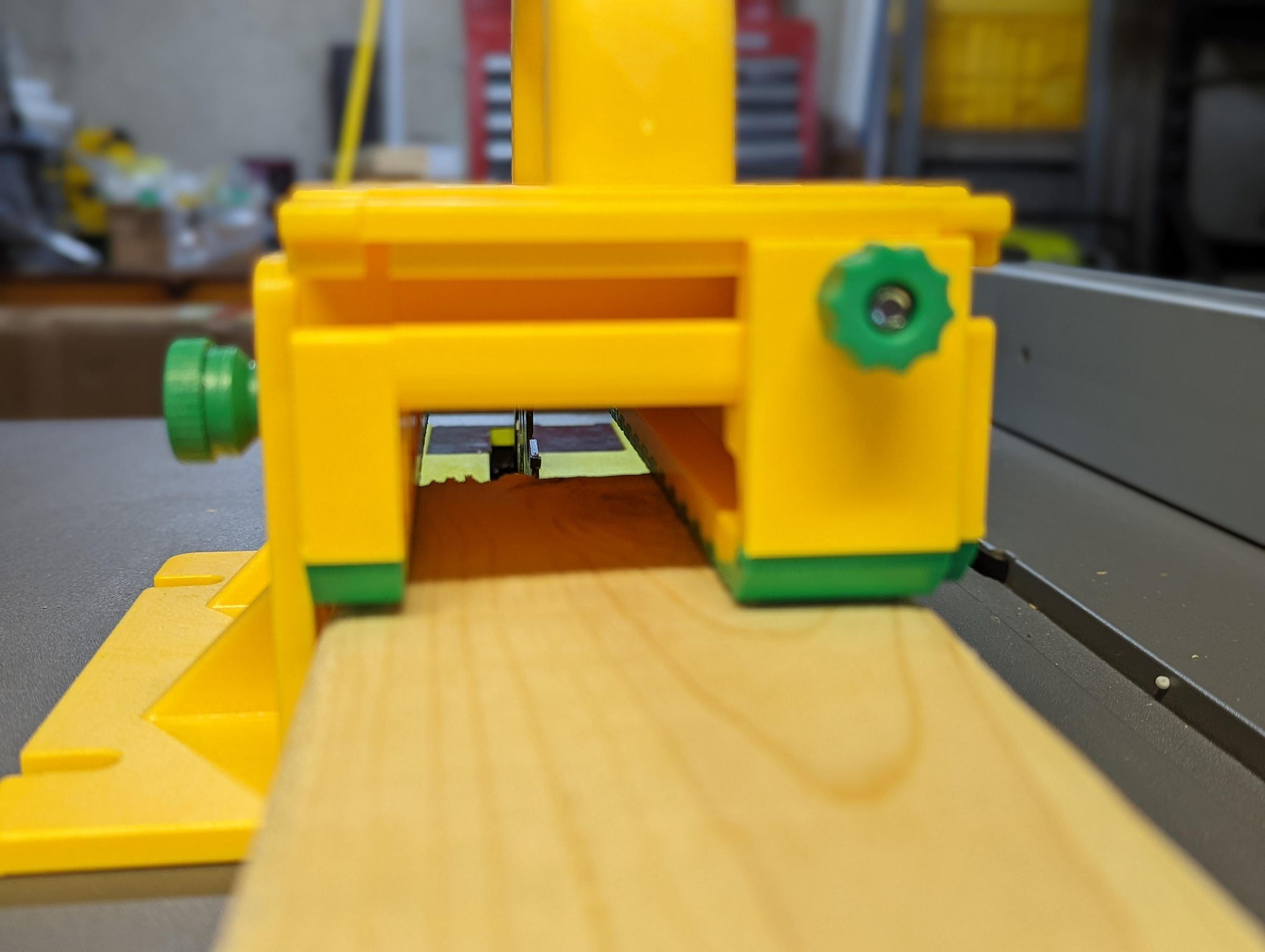 Make a Canvas Art Frame From a Single 2x4 : 6 Steps (with Pictures ...