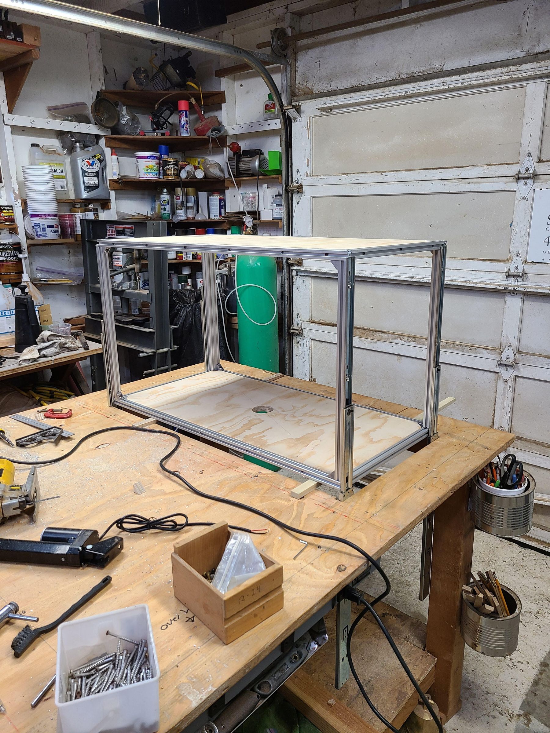 Powered Rising Shelf for a Workbench / Outfeed Table : 4 Steps (with ...