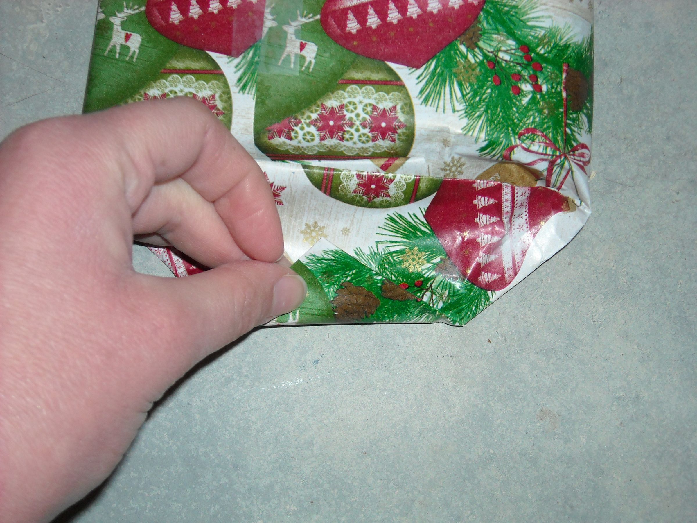 How to Wrap a Flat Gift : 5 Steps - Instructables
