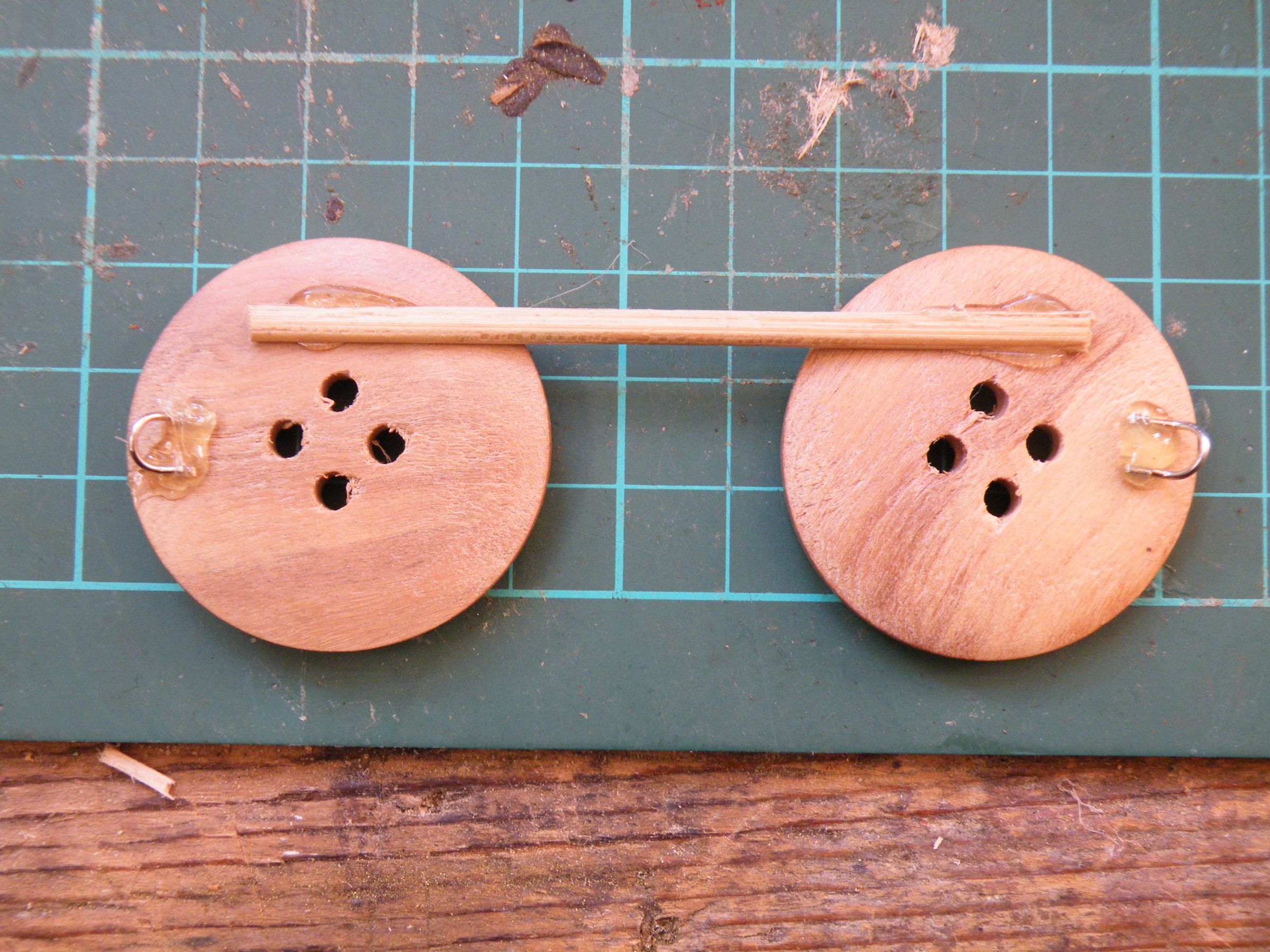 Coraline Button-Eyes : 4 Steps (with Pictures) - Instructables