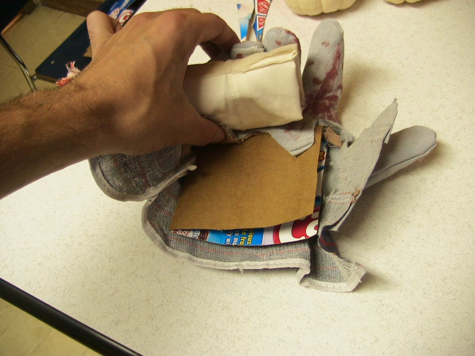 The Living Severed Hand! : 9 Steps (with Pictures) - Instructables