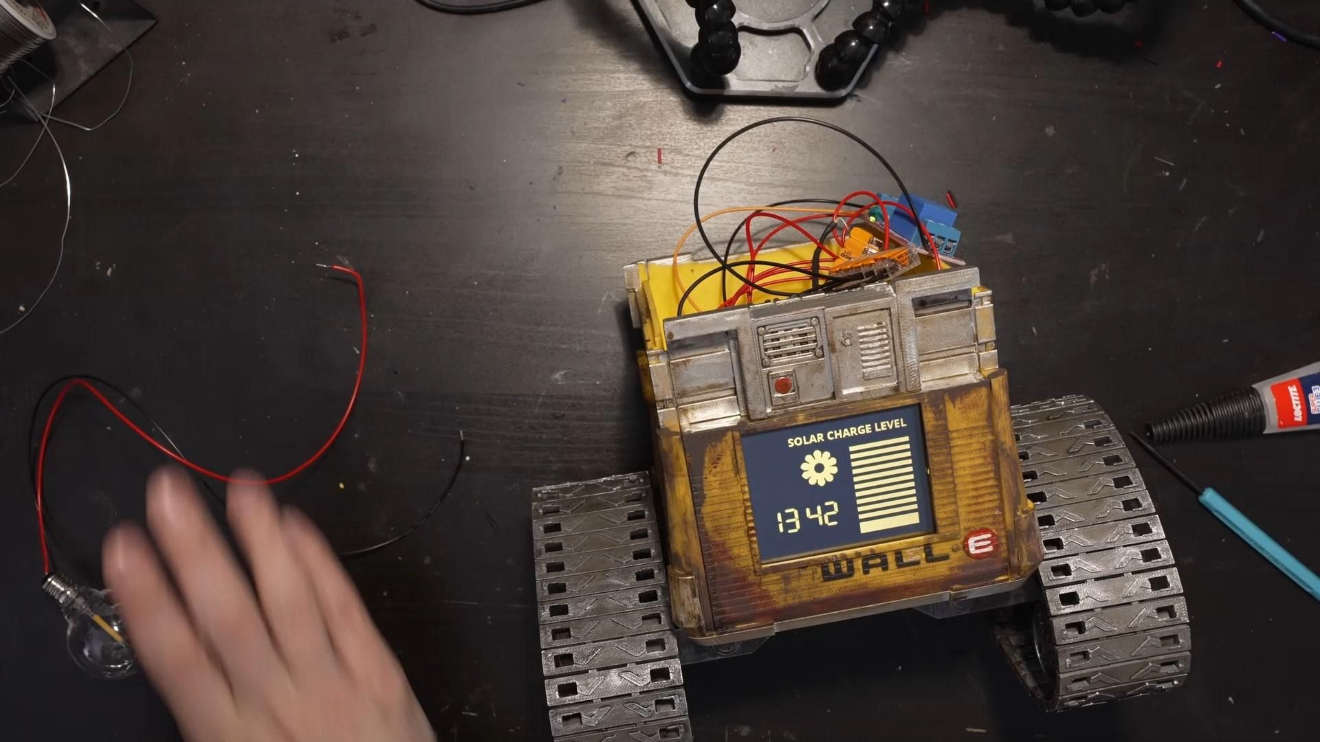 WALL-E Clock & Lamp : 24 Steps (with Pictures) - Instructables