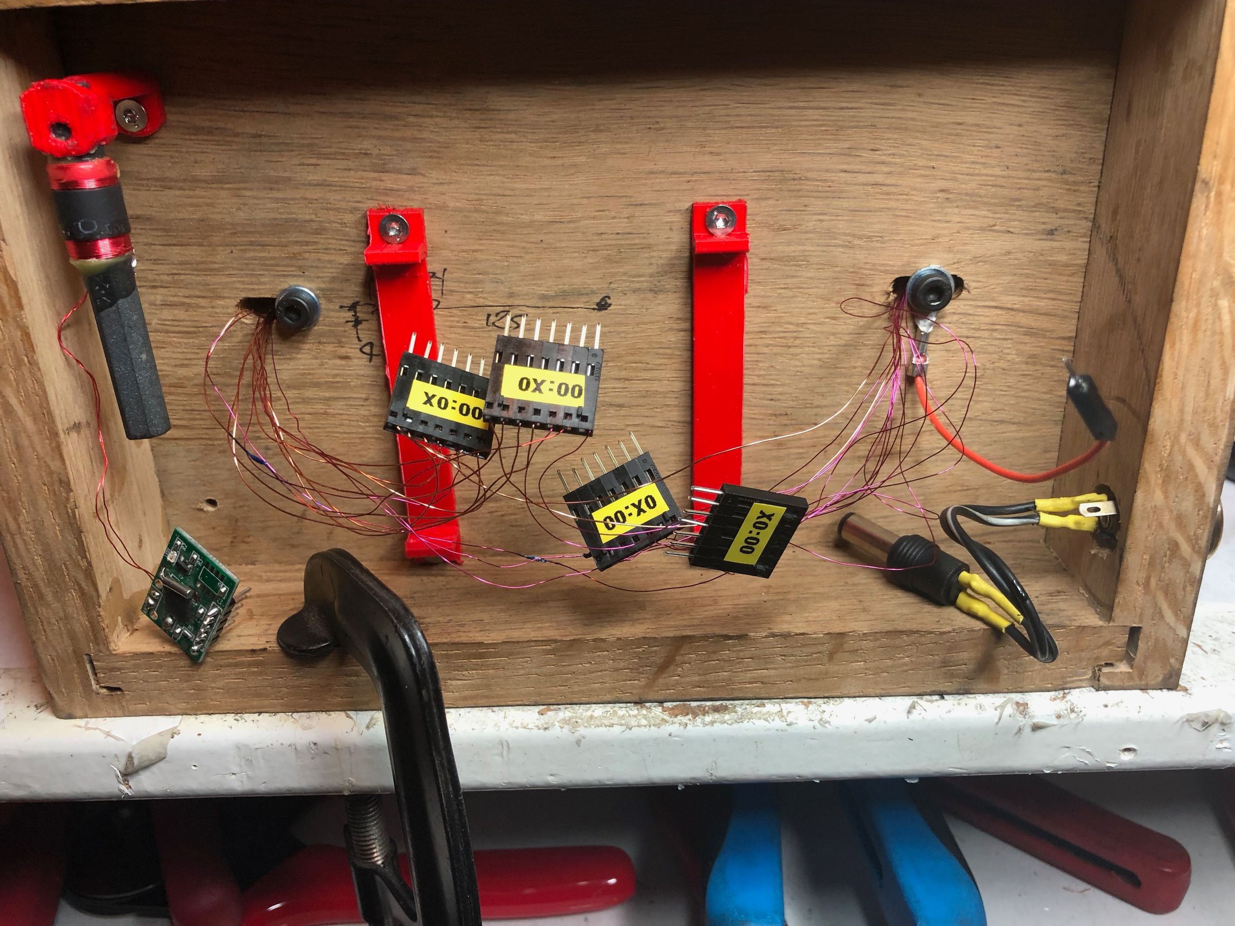"Charlotte's Web" Style LED Filament Clock : 10 Steps (with Pictures ...