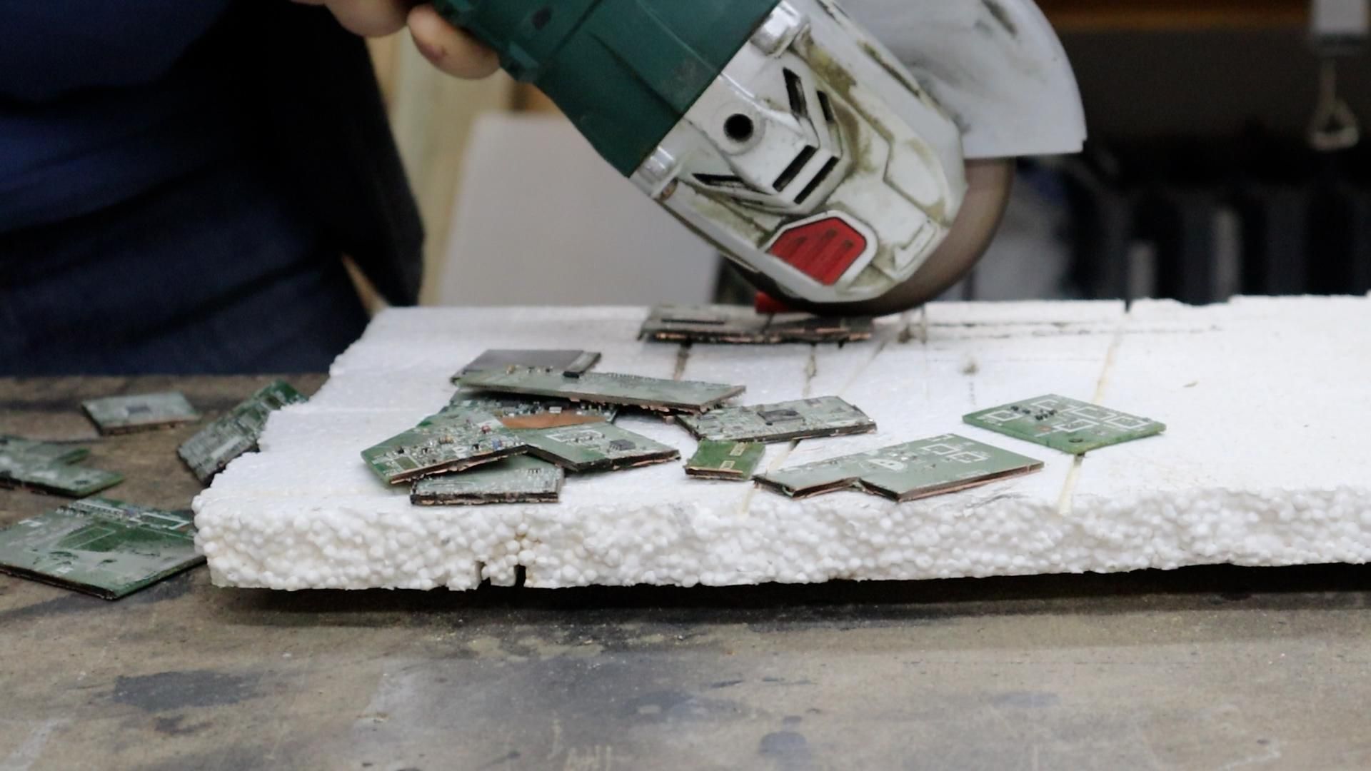 How to Make Beautiful PCB Keyrings From Recycled Printed Circuit Boards ...