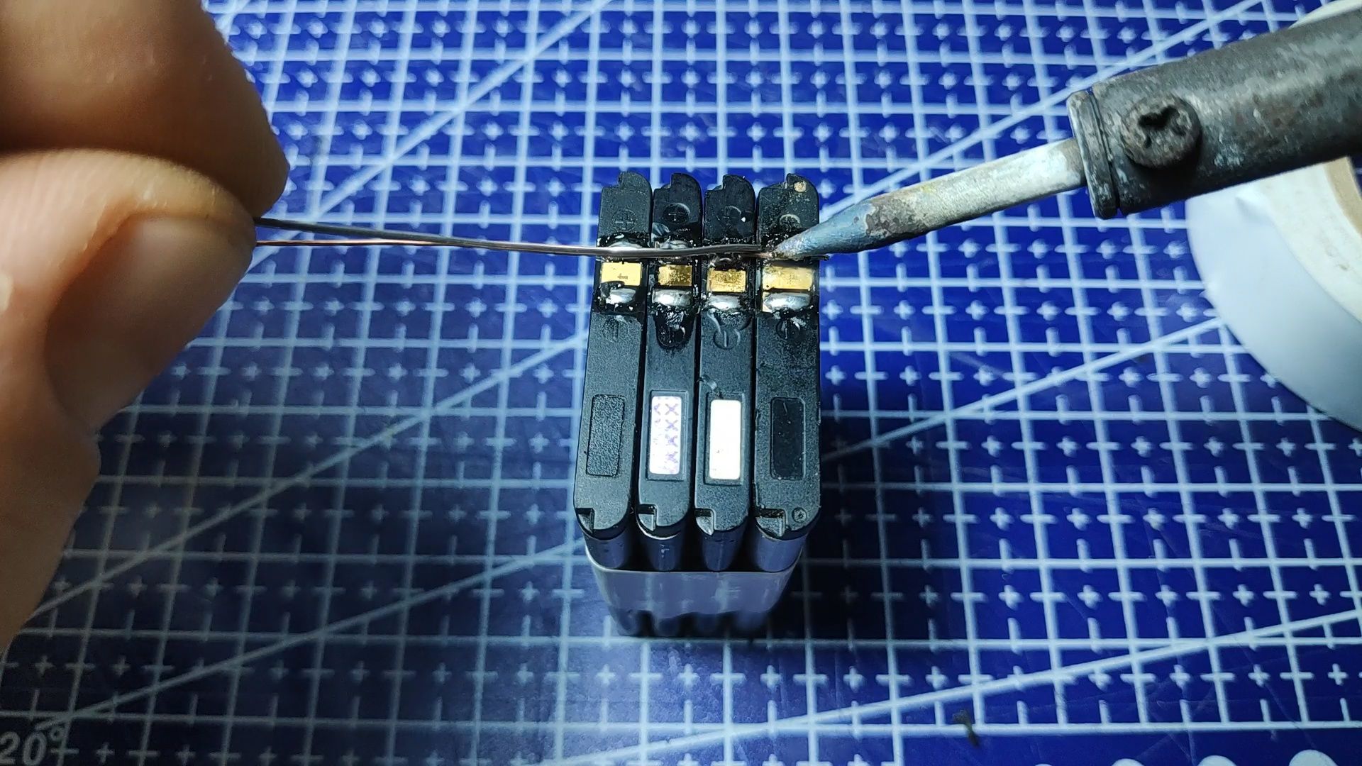 DIY Mobile Phone Battery Power Bank : 5 Steps - Instructables