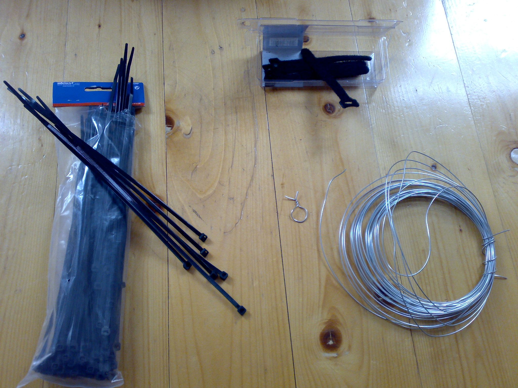 Declutter Cable Salad : 3 Steps - Instructables