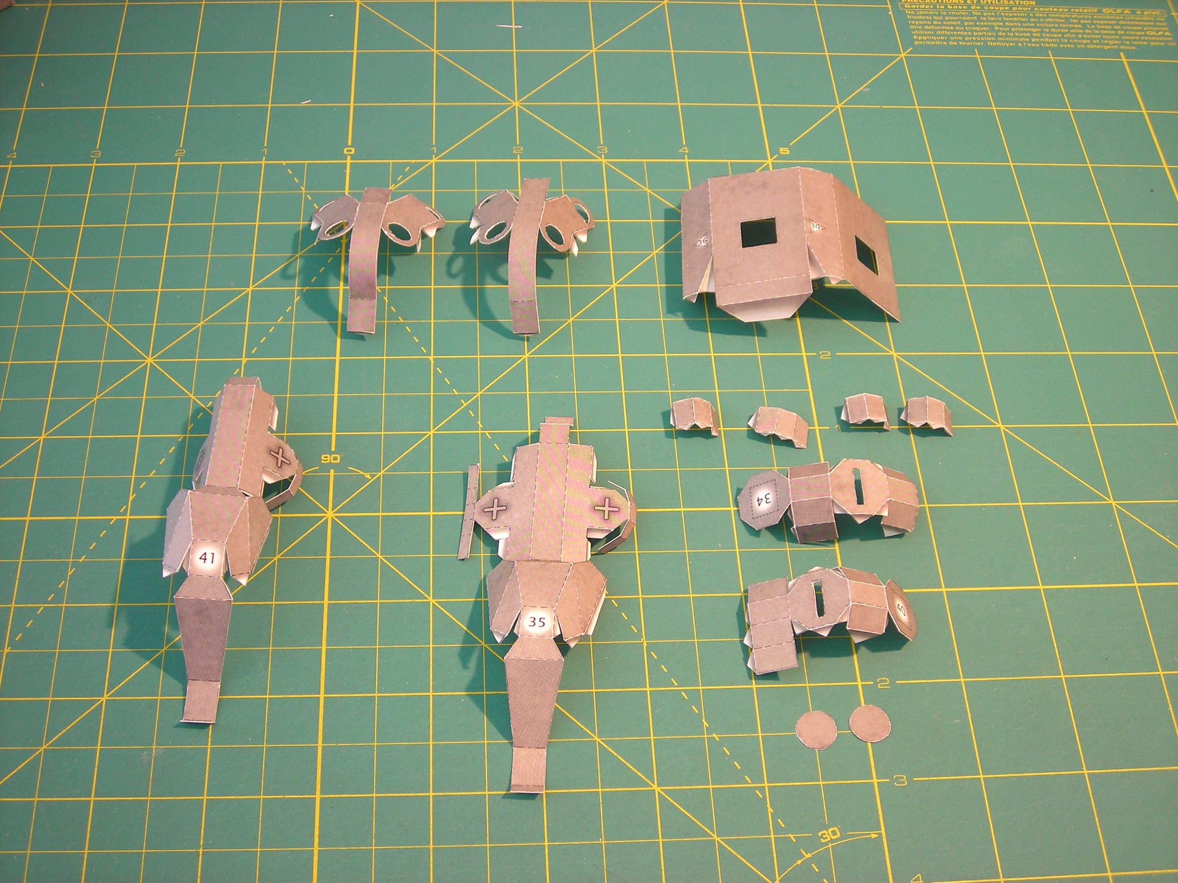 Walking Papercraft Mech Warrior : 20 Steps (with Pictures) - Instructables