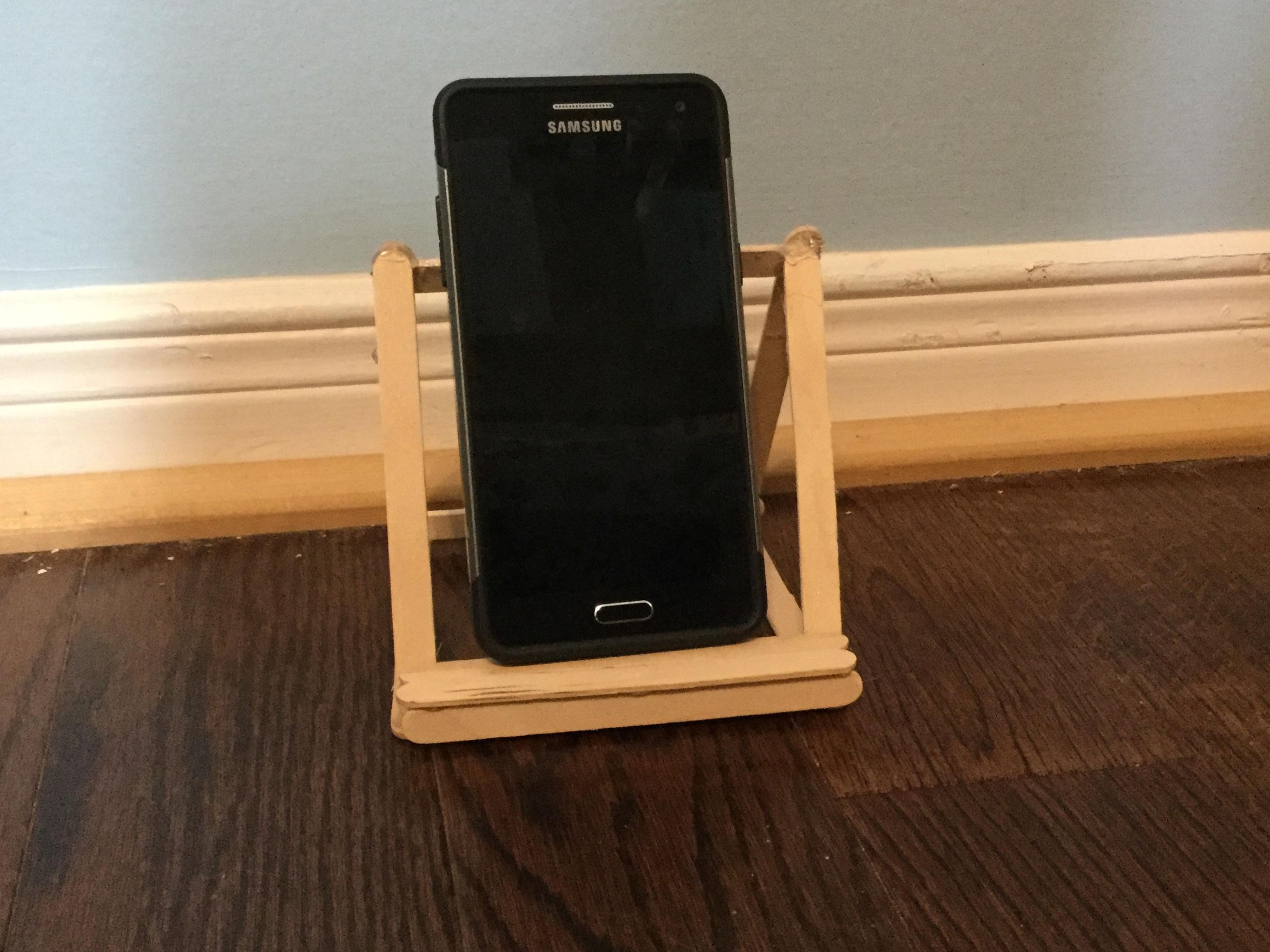 Easy Phone Holder : 5 Steps - Instructables