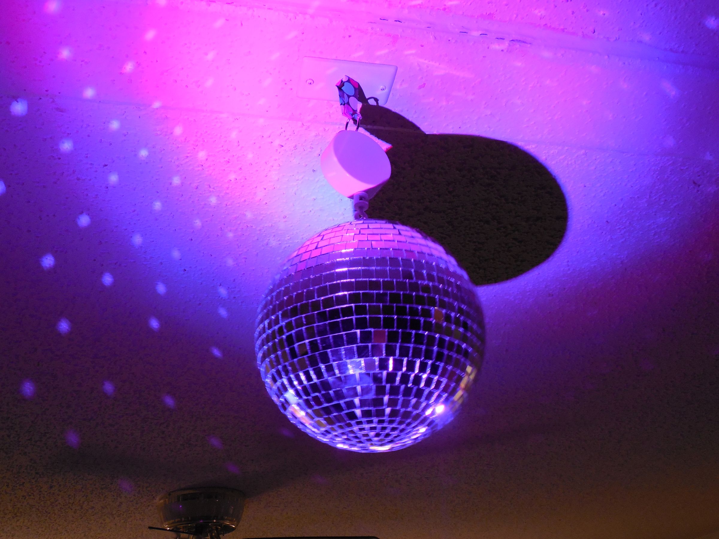 Magnetic Ceiling Decorating System : 6 Steps - Instructables