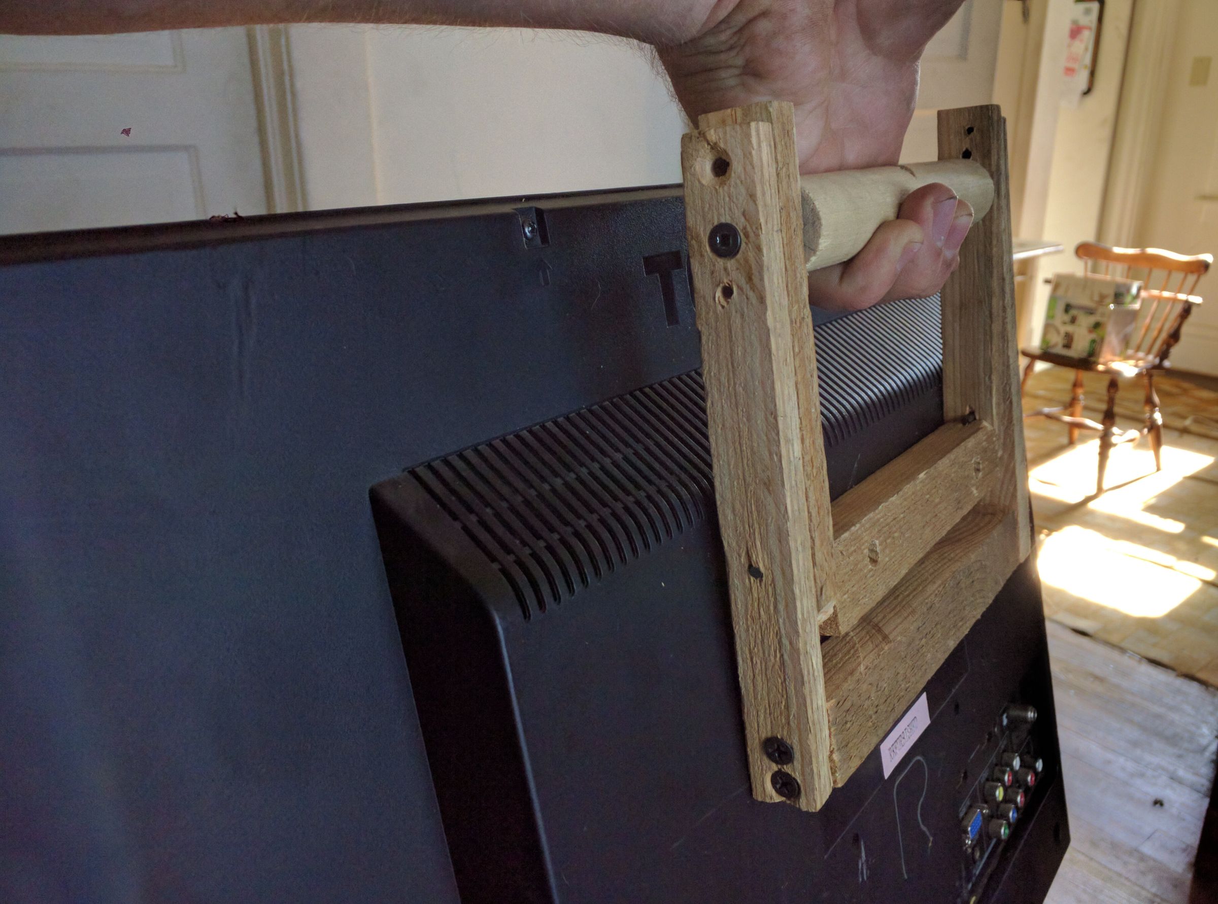 Monitor/TV Stand and Carry Handle : 5 Steps - Instructables