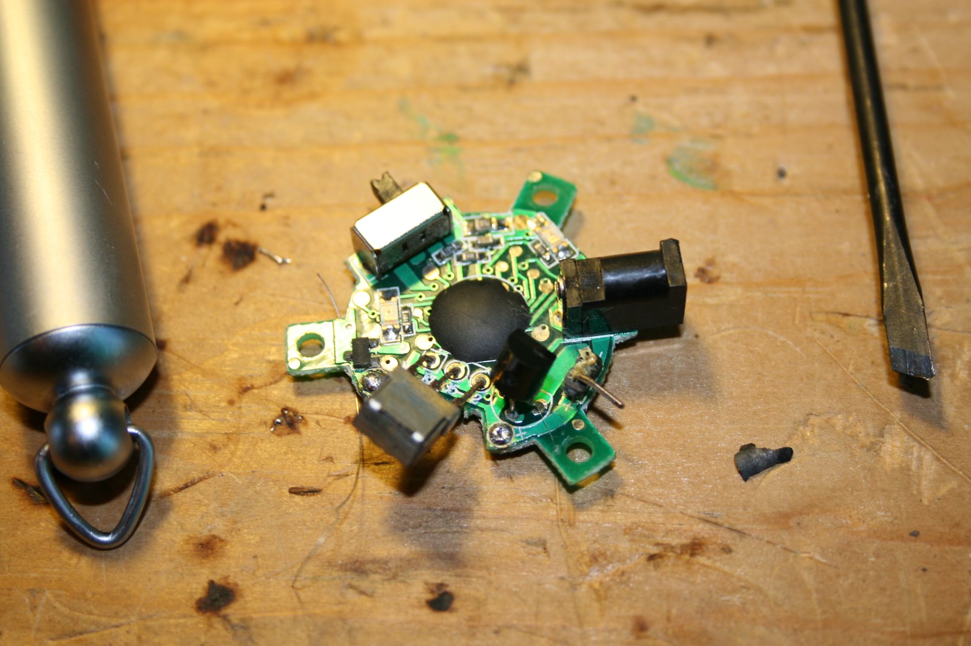 Harvesting Electronic Parts : 3 Steps - Instructables