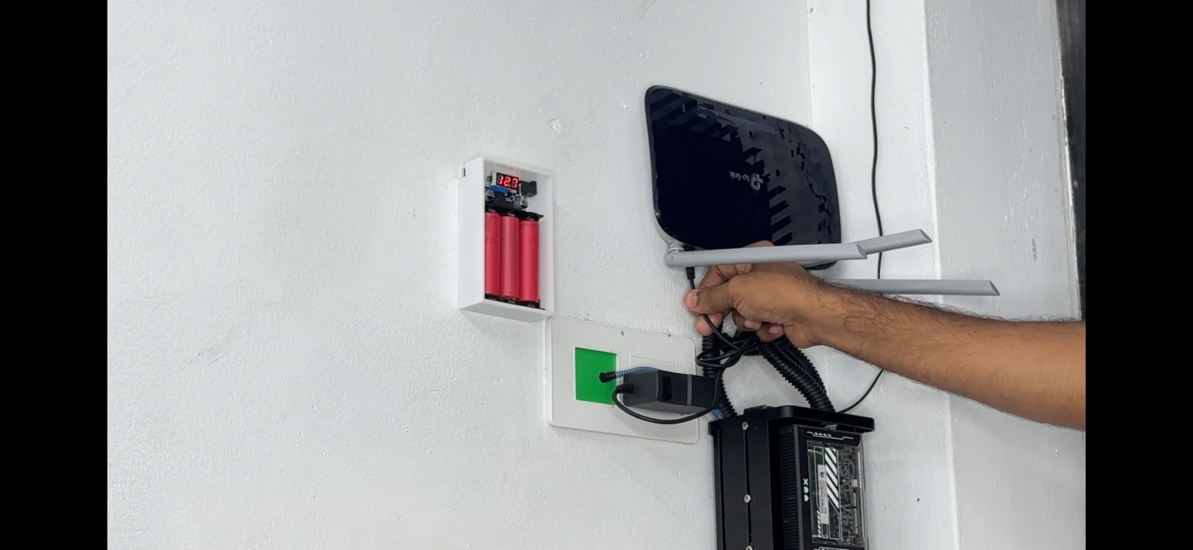 Build a Compact WiFi UPS at Easy : 10 Steps (with Pictures) - Instructables