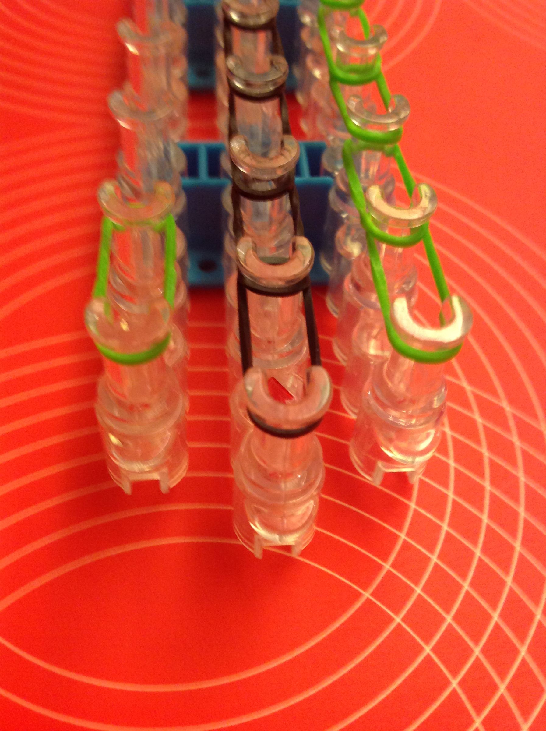 How to Make Rainbow Loom Triple SIngle : 4 Steps - Instructables