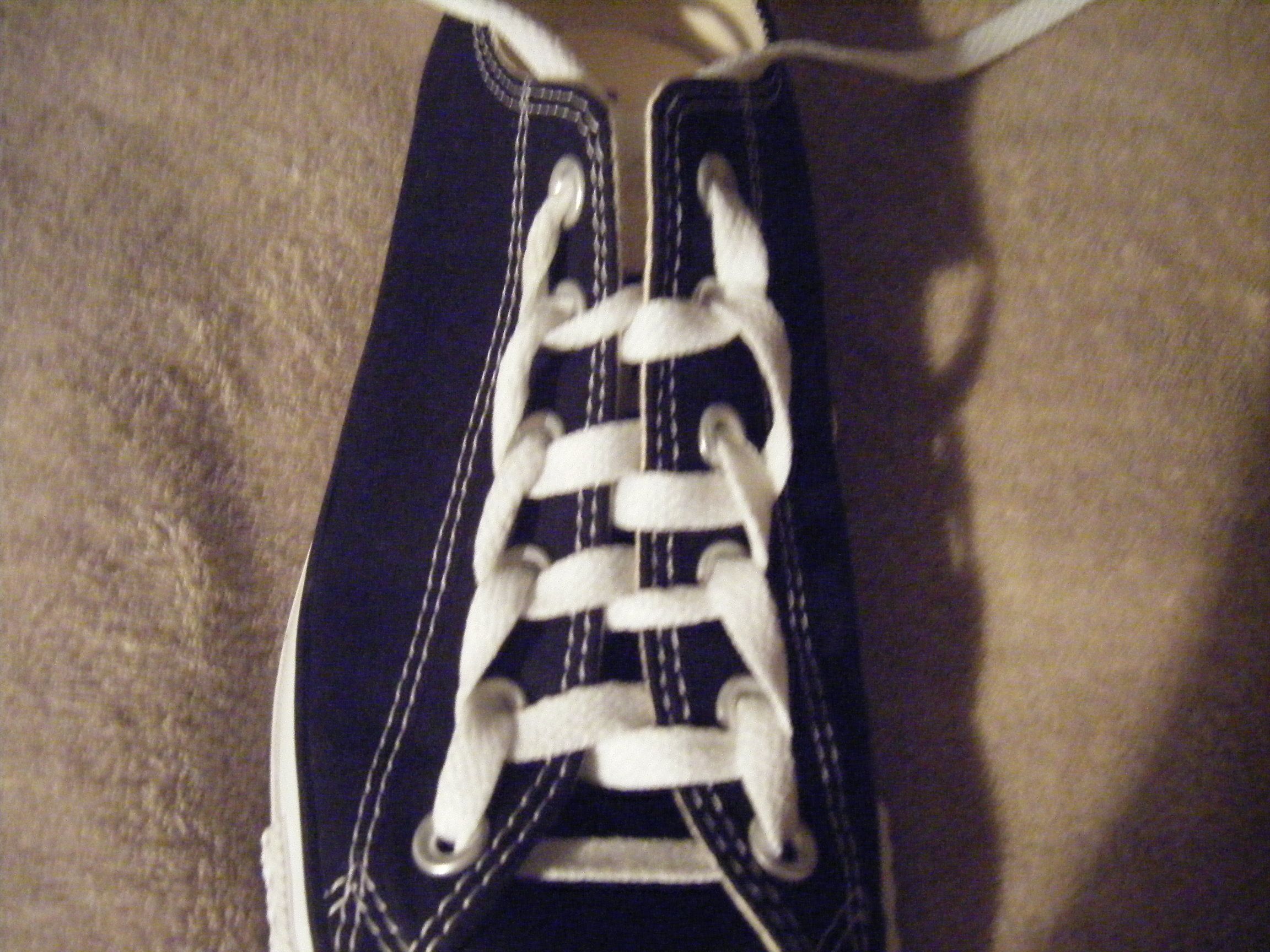 How to Ladder Lace Your Shoes : 7 Steps - Instructables