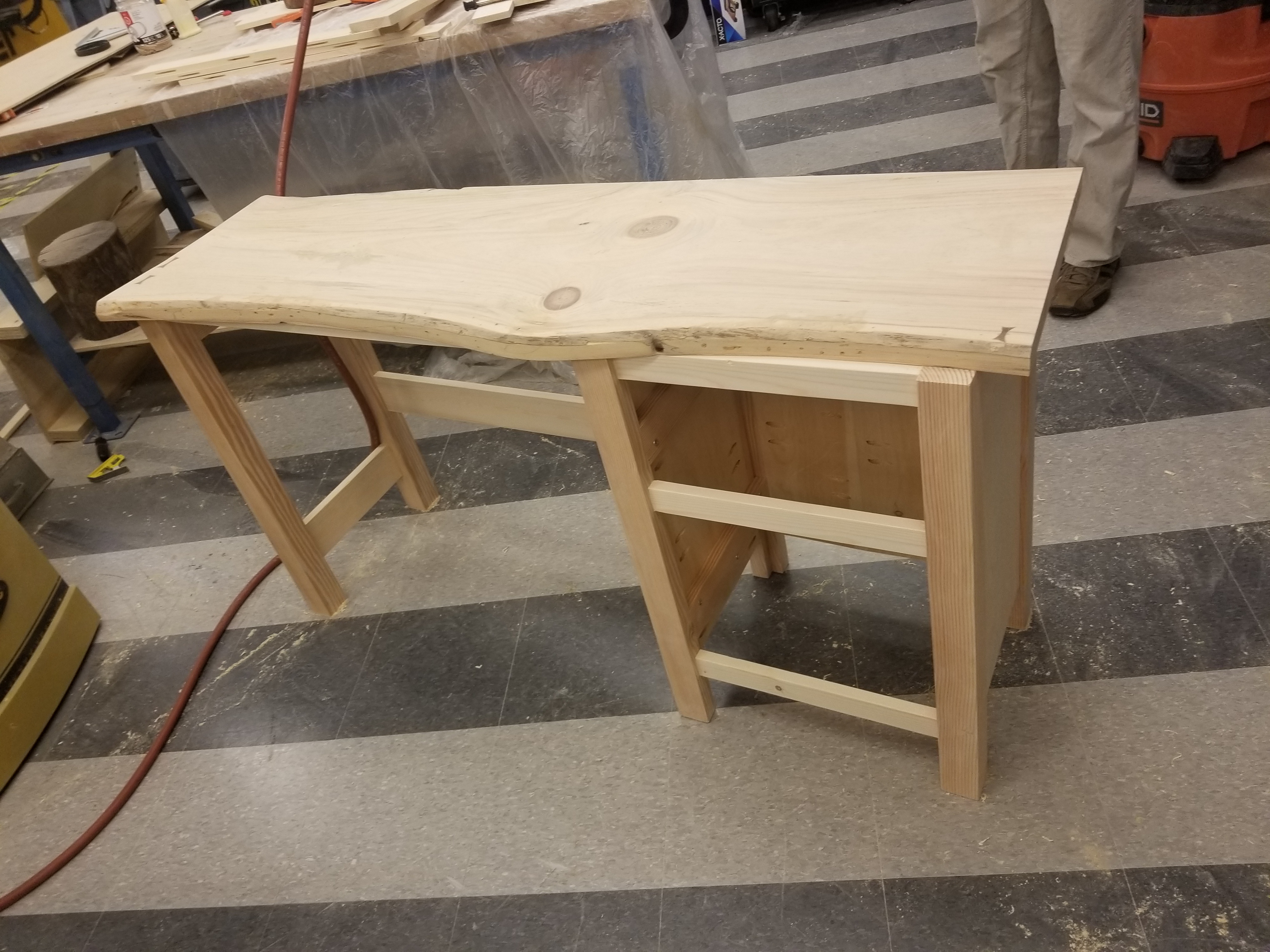 Pinewood Desk : 8 Steps (with Pictures) - Instructables