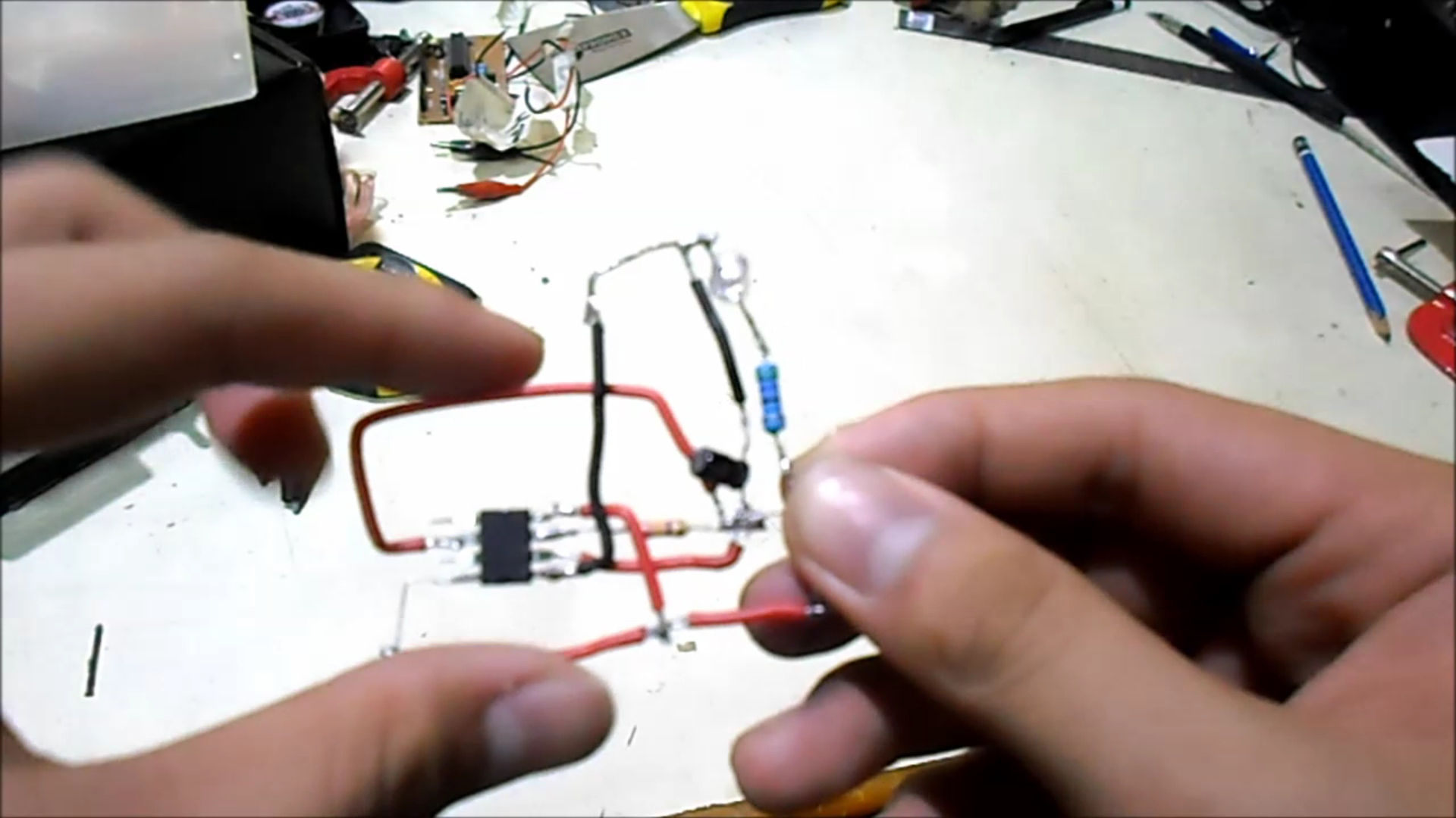 Fading LED Circuit Explanation : 3 Steps - Instructables