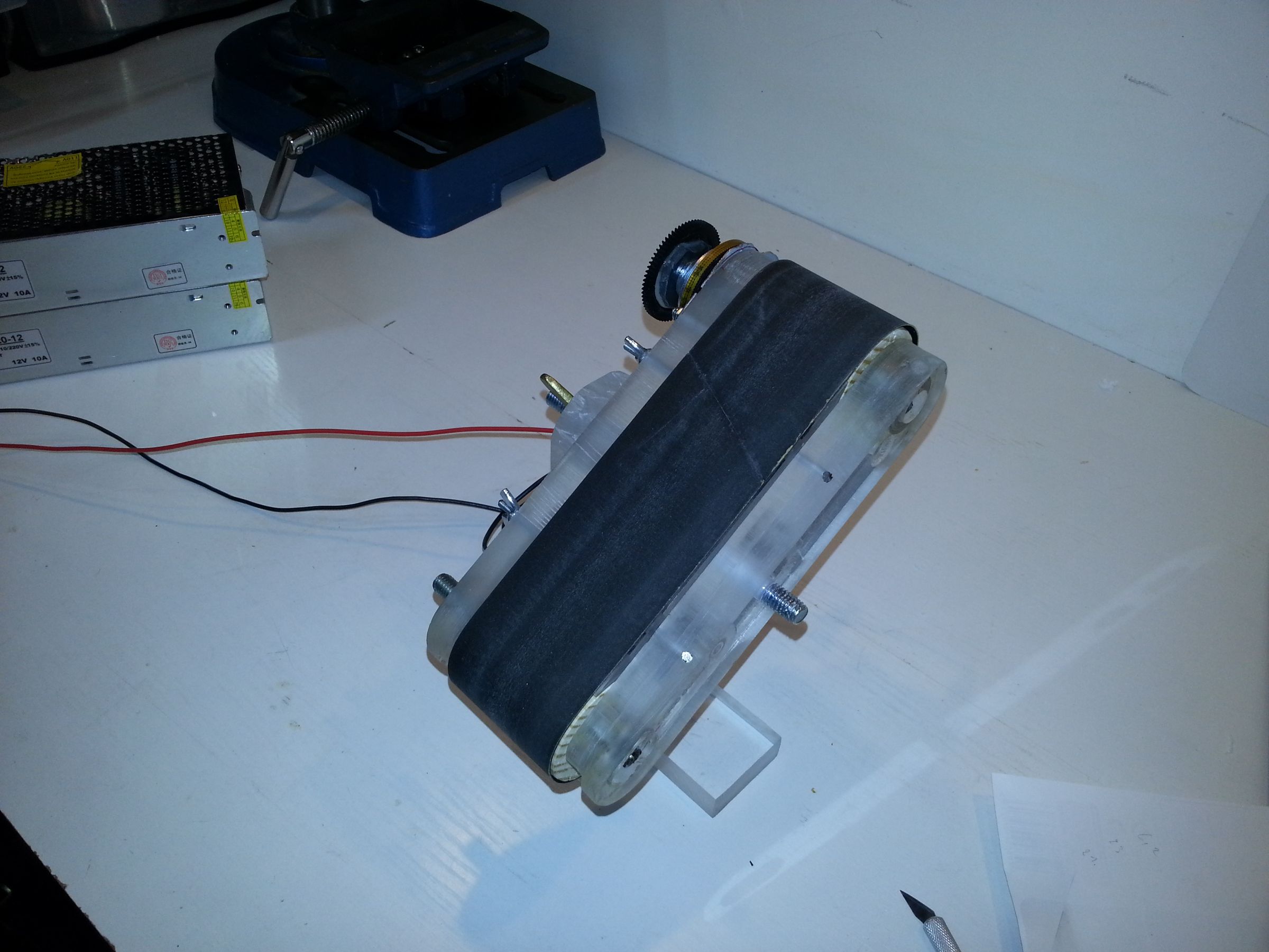 An Belt Sander to the Size of the Palm : 14 Steps - Instructables