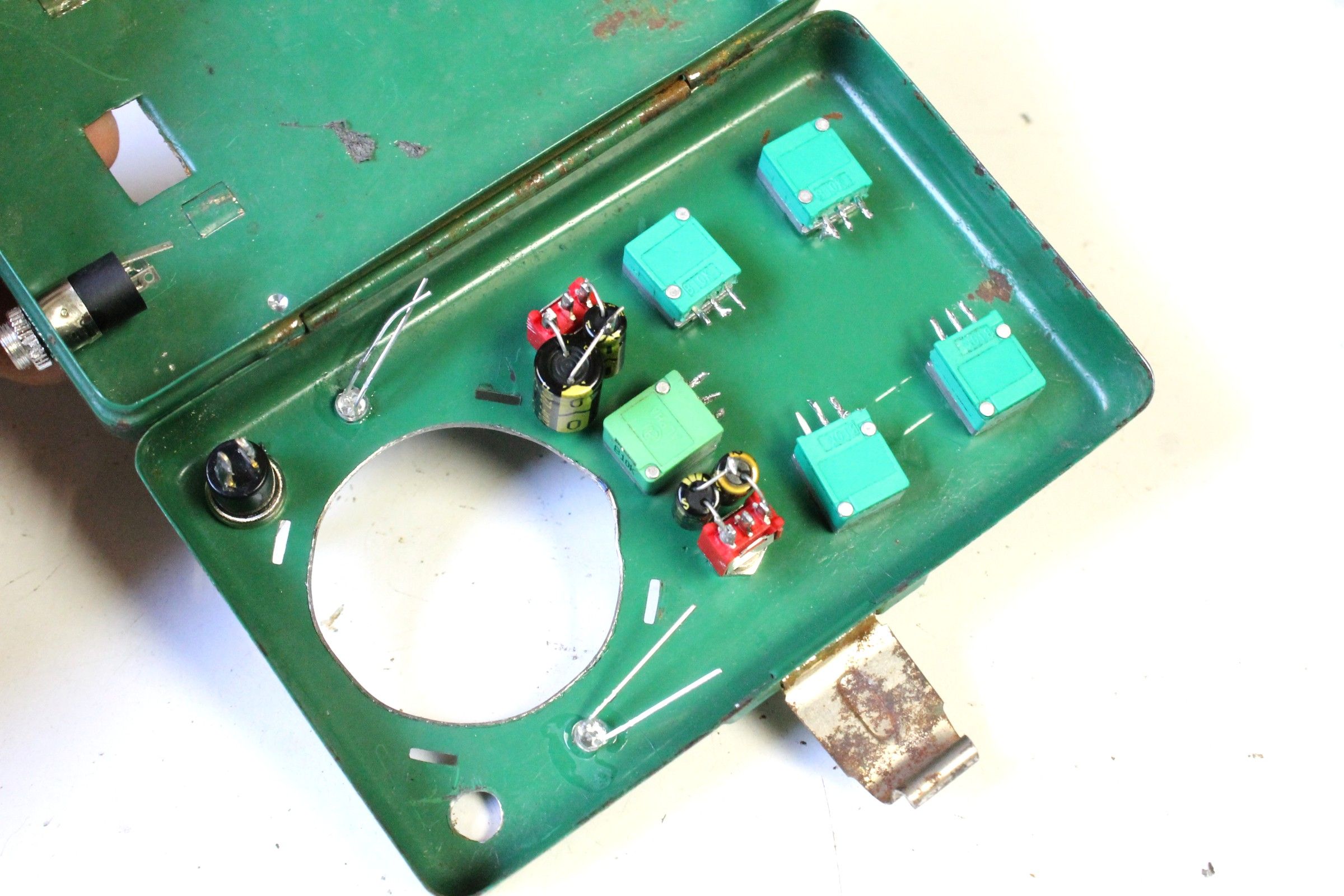 Fizzle Loop Synth V3 (555 Timer) : 11 Steps (with Pictures) - Instructables
