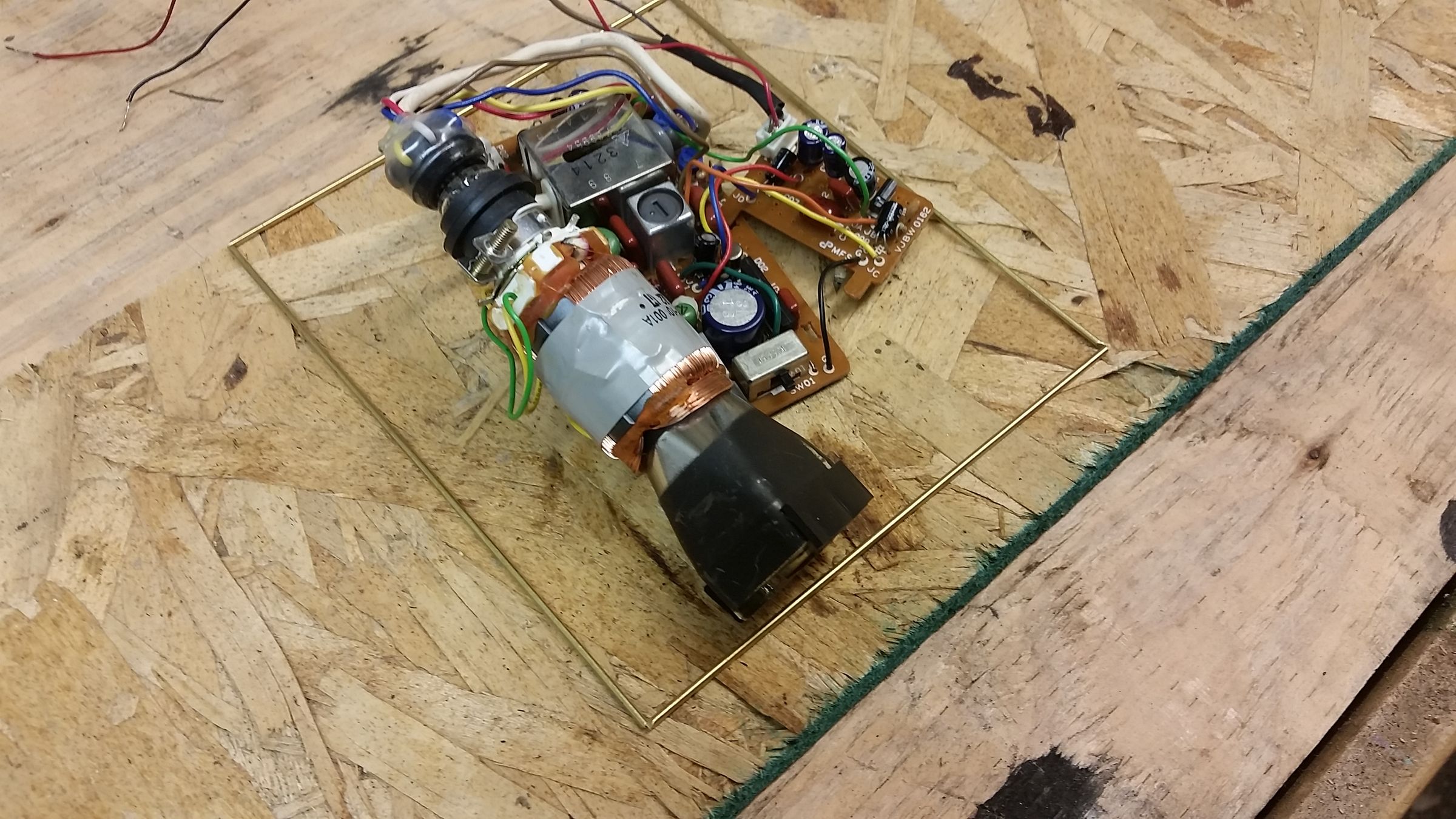 Freeform Mini CRT Sculpture : 4 Steps (with Pictures) - Instructables