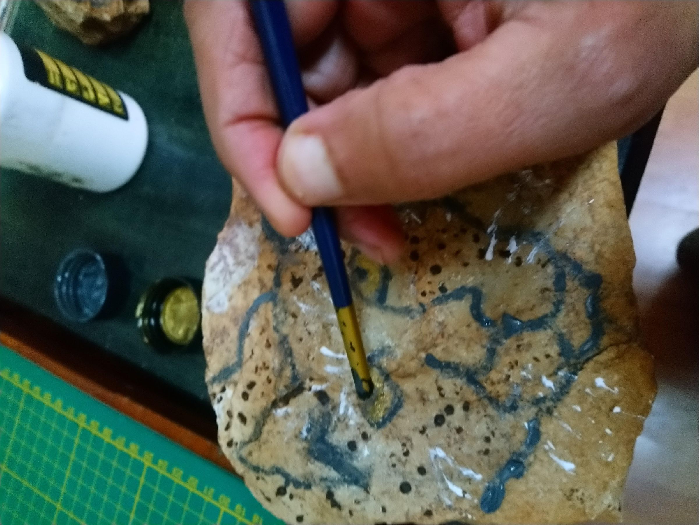 Garden Stones and Modern Rock Art : 5 Steps - Instructables