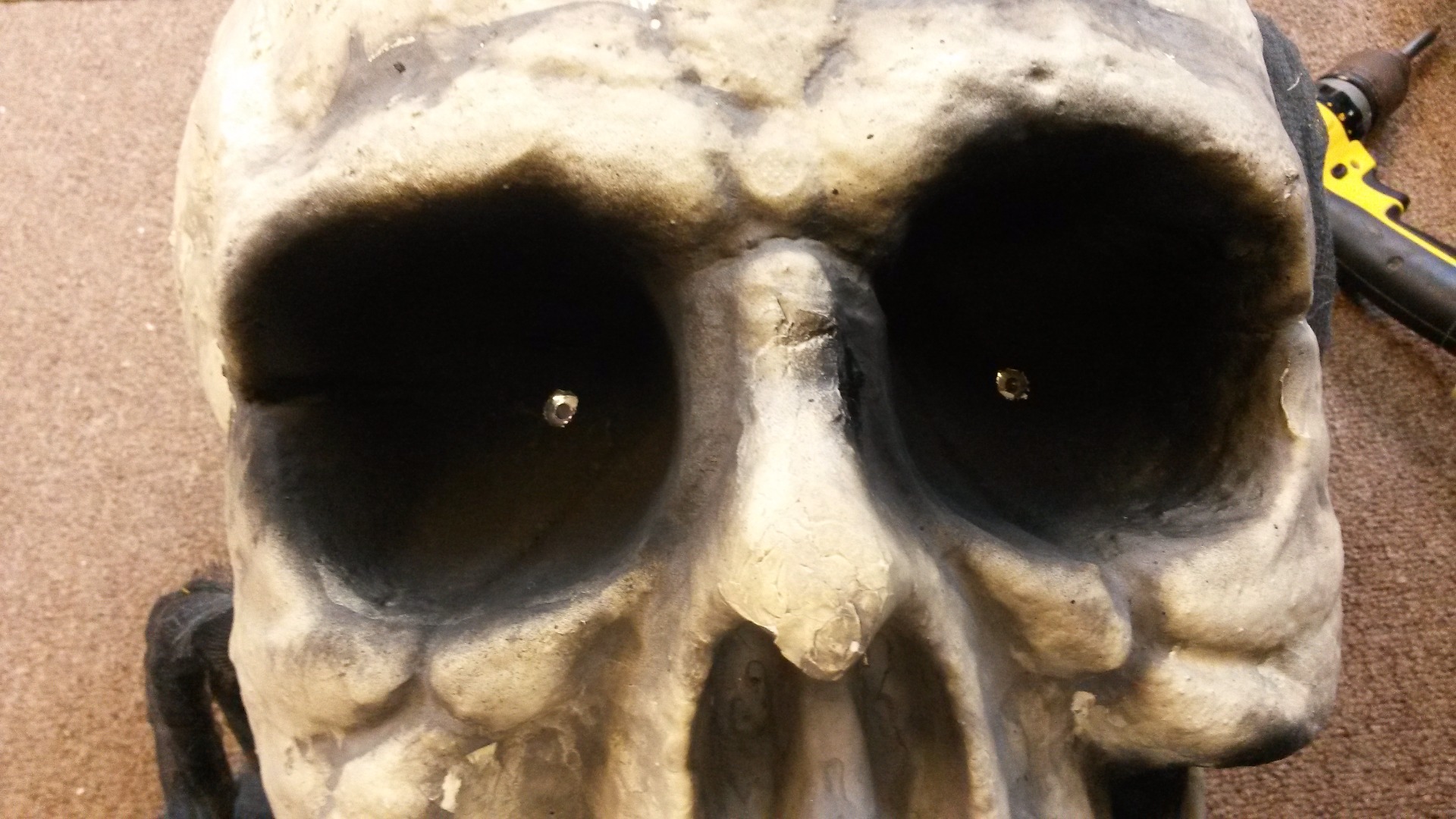 Rex Mortis 2.0 Giant Skull Mask With Laser Eyes : 9 Steps - Instructables