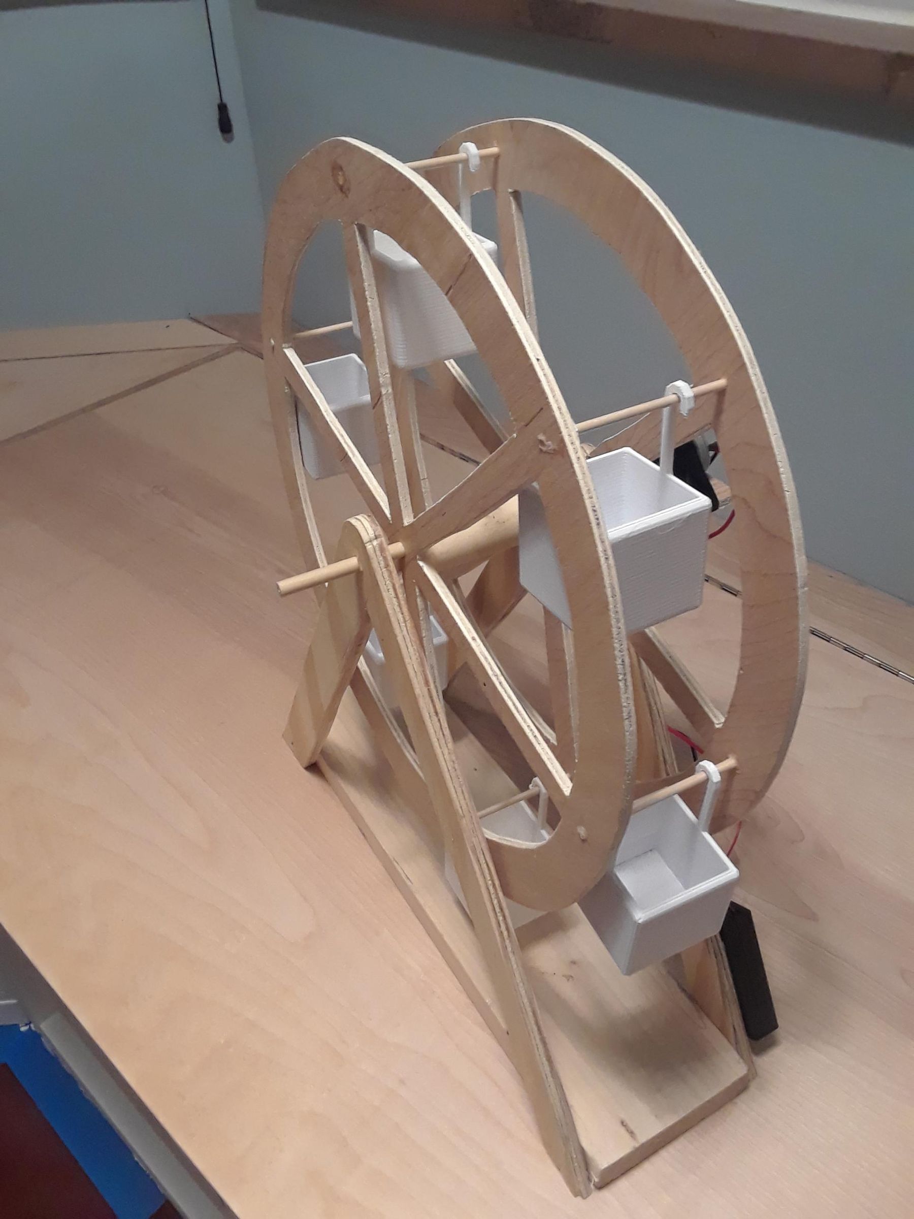 The Motorized Desktop Ferris Wheel : 7 Steps - Instructables
