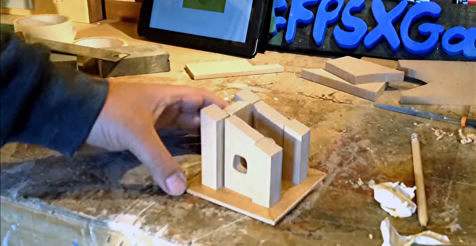 Making a Builders Hut From Clash of Clans - Instructables