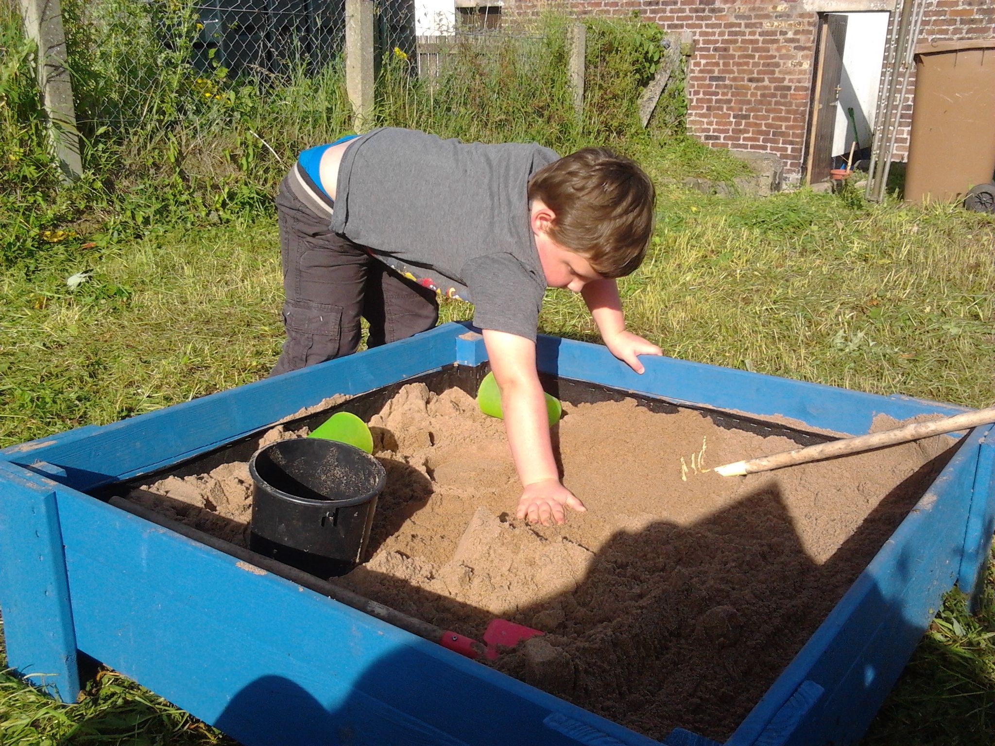 Raised Sand Box With Lid Made From Treated Fence Boards. (with Pictures ...