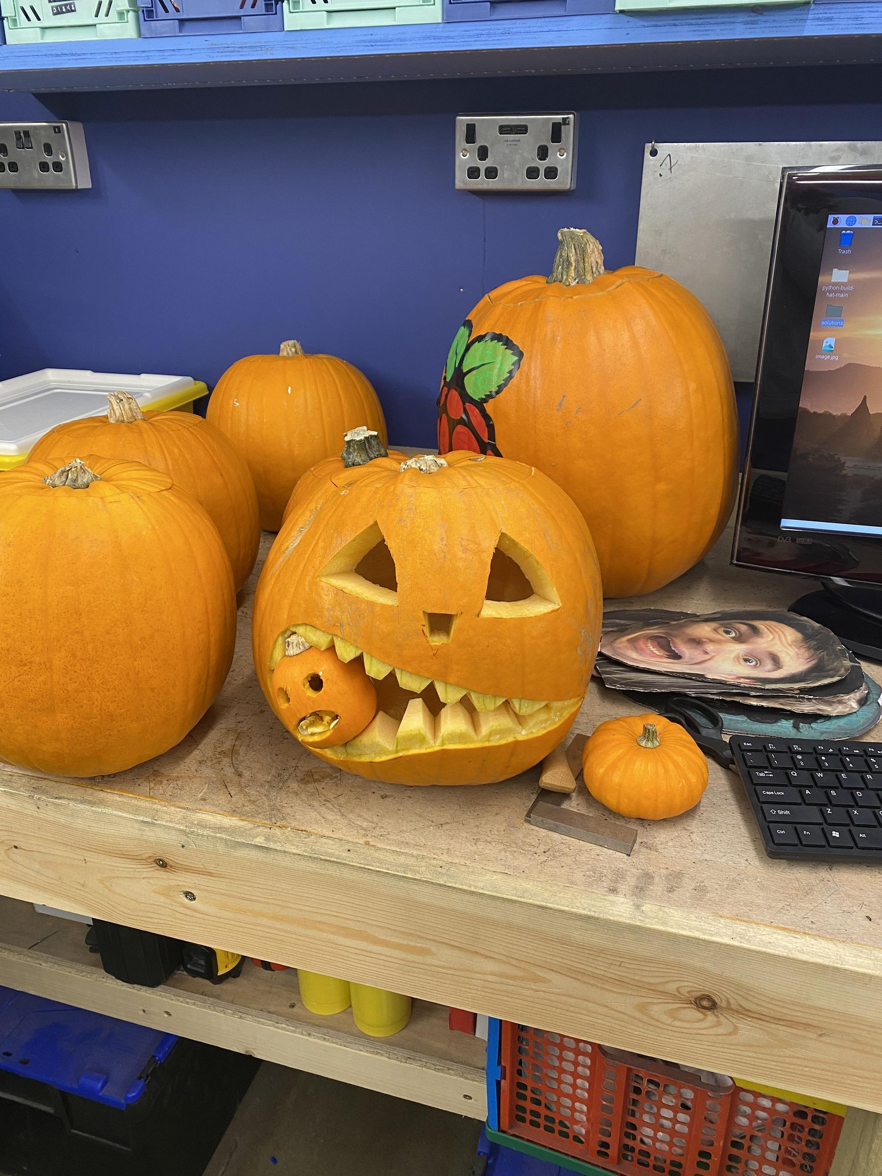 A LEGO® Robot Pumpkin : 5 Steps (with Pictures) - Instructables