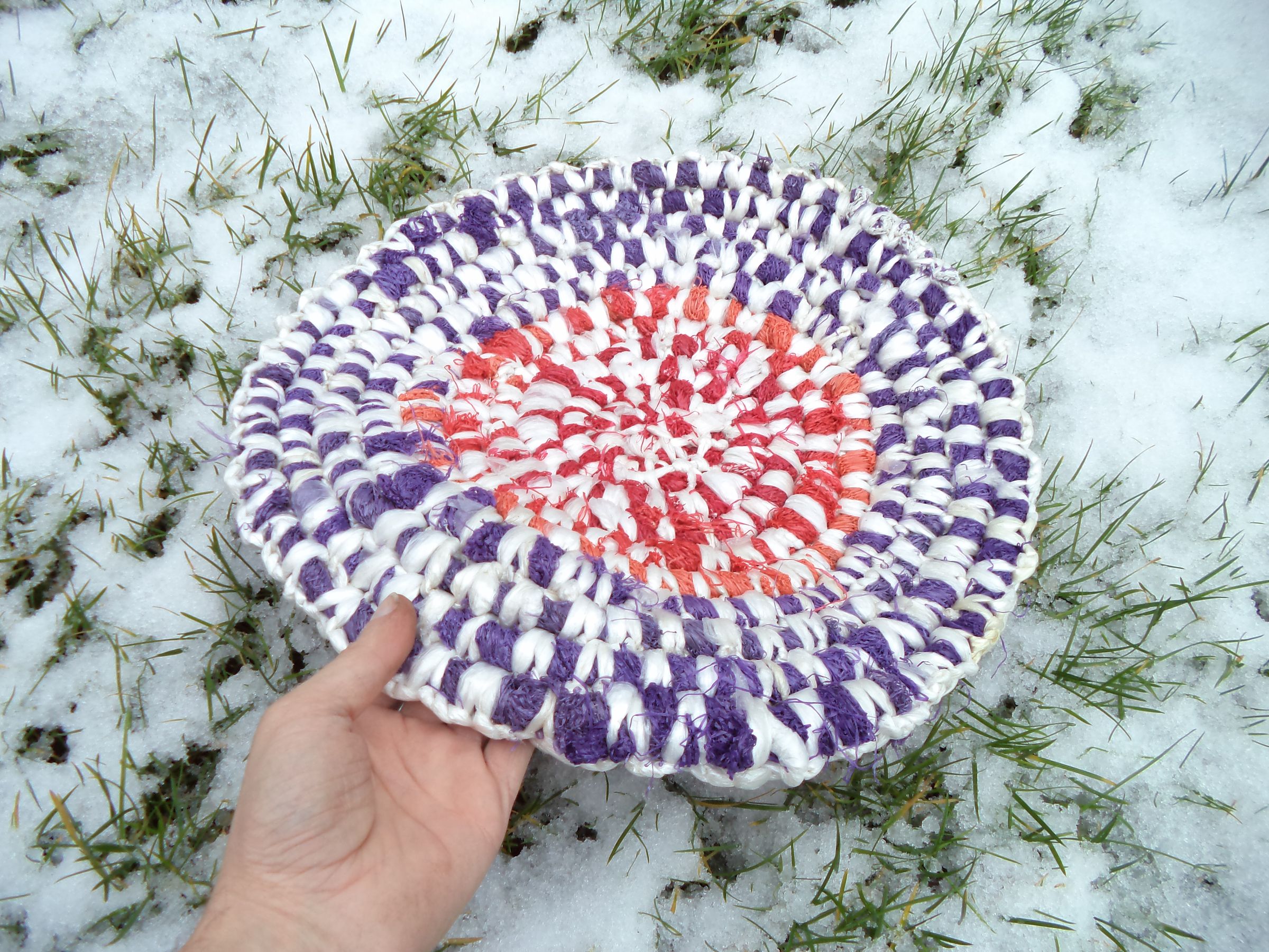 Crocheted Rug From Vegatable Mesh Bags : 7 Steps (with Pictures ...