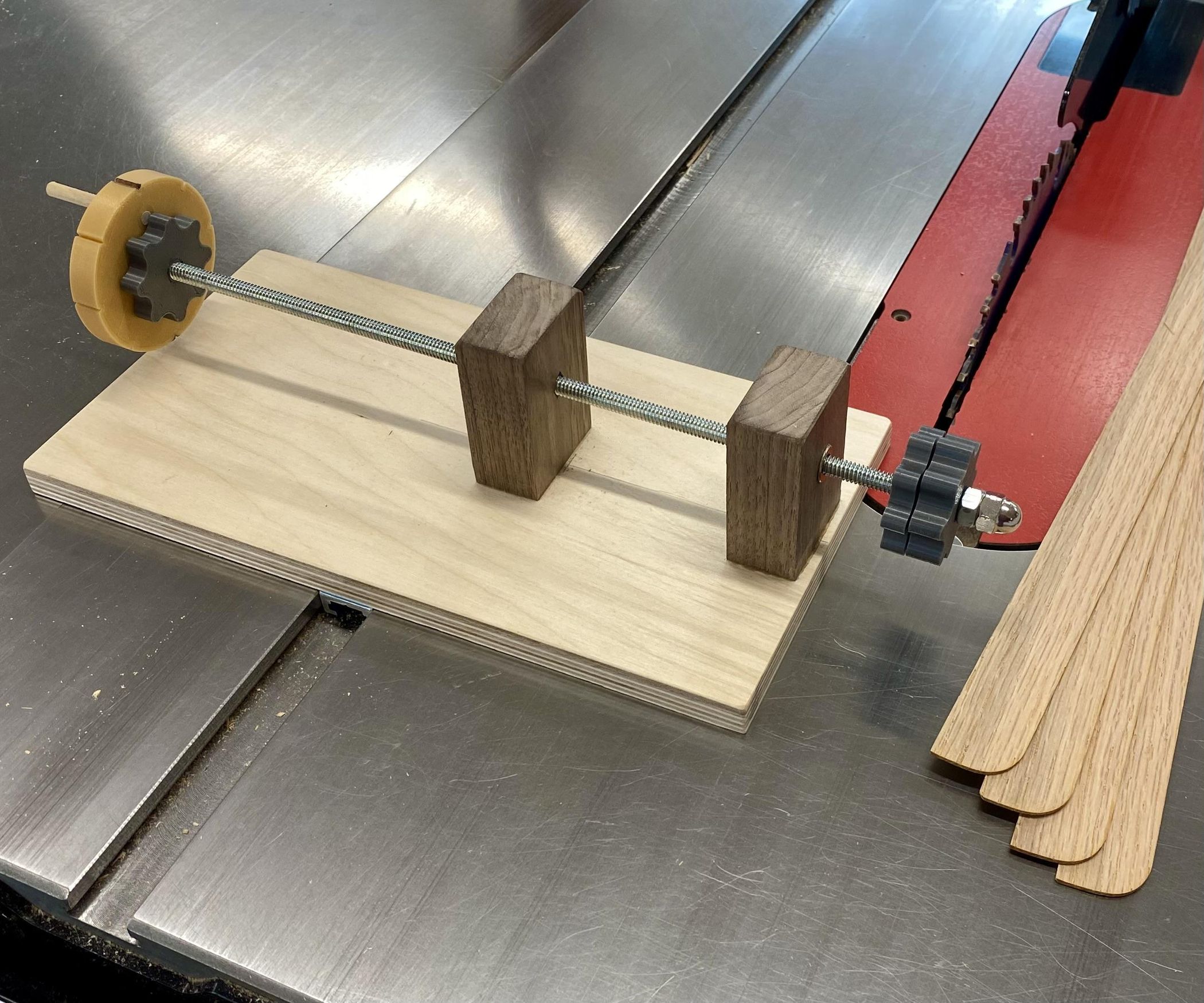 Thin-Strip Cutting Jig With Micro Adjustment : 4 Steps (with Pictures ...