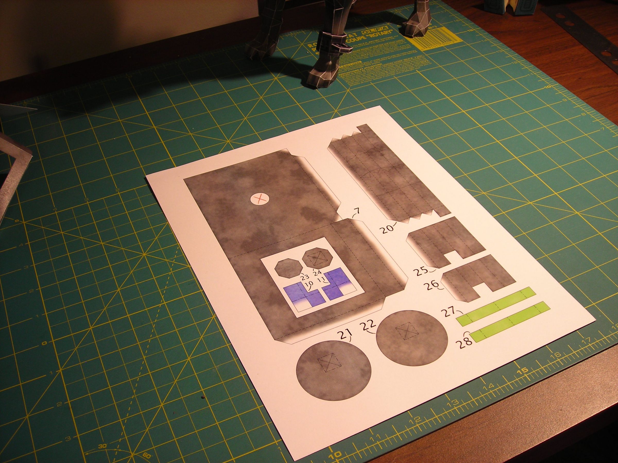 Walking Papercraft Mech Warrior : 20 Steps (with Pictures) - Instructables